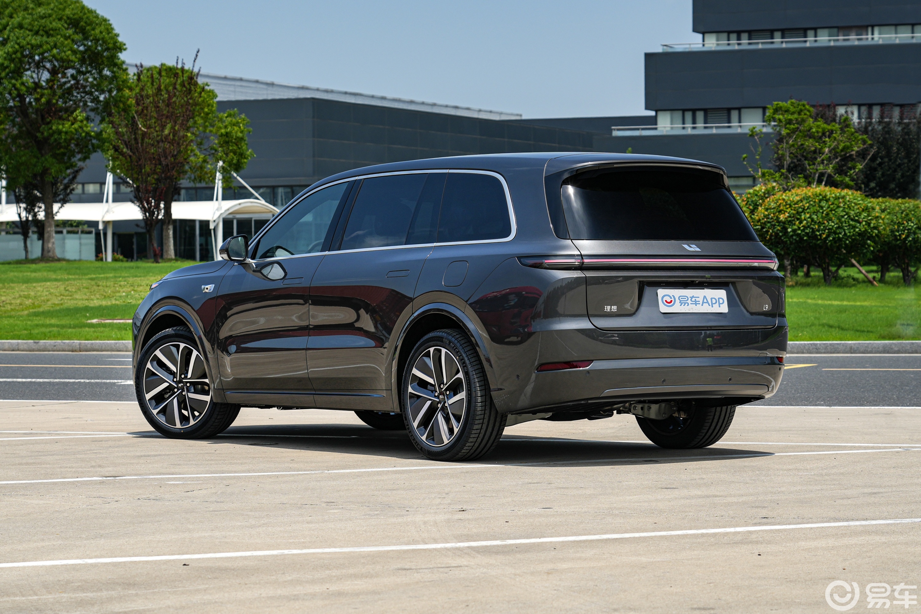 【理想L9L9 Pro版侧后45度车头向左水平图片-汽车图片大全】-易车