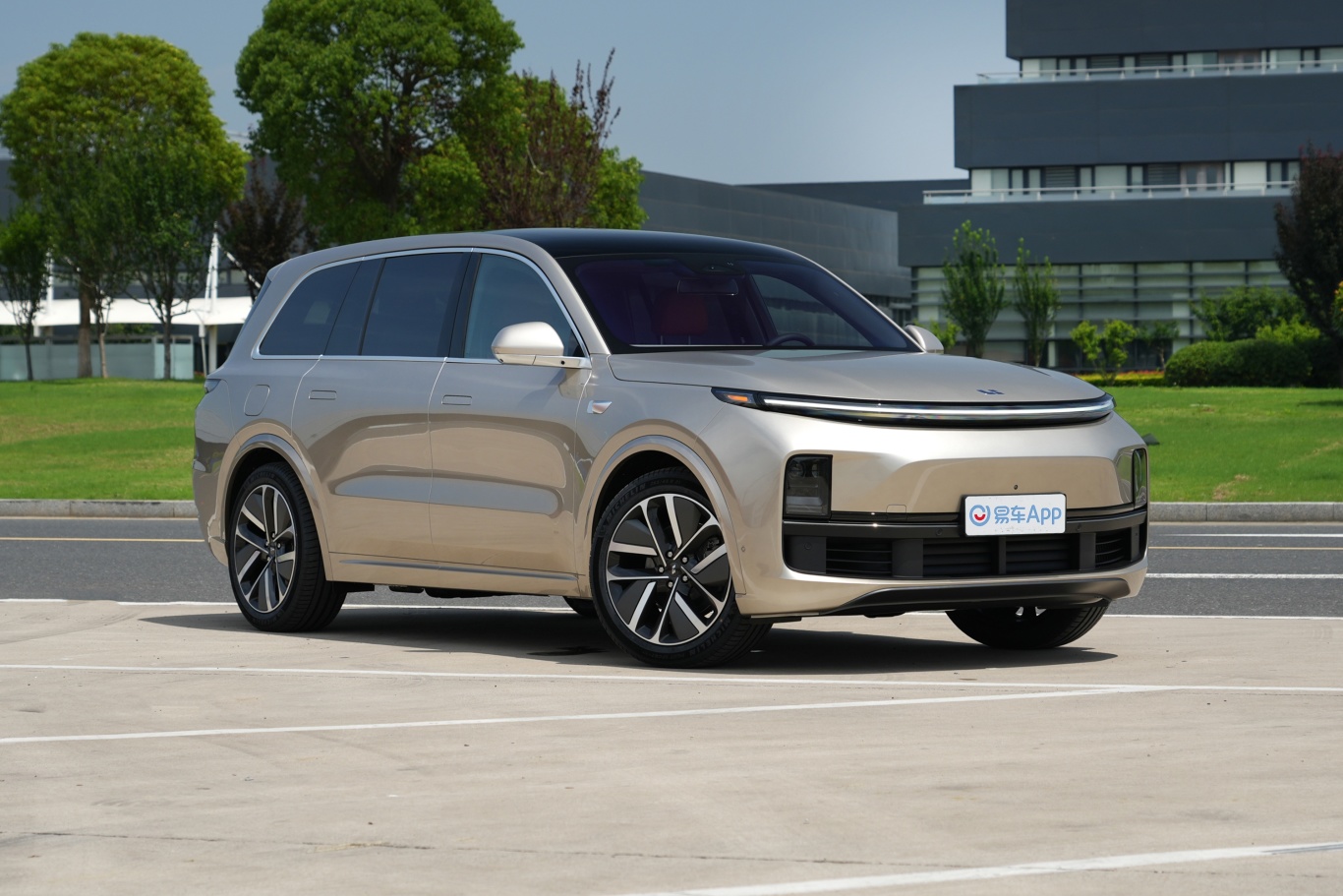 【理想L9L9 Pro侧前45度车头向右水平图片-汽车图片大全】-易车