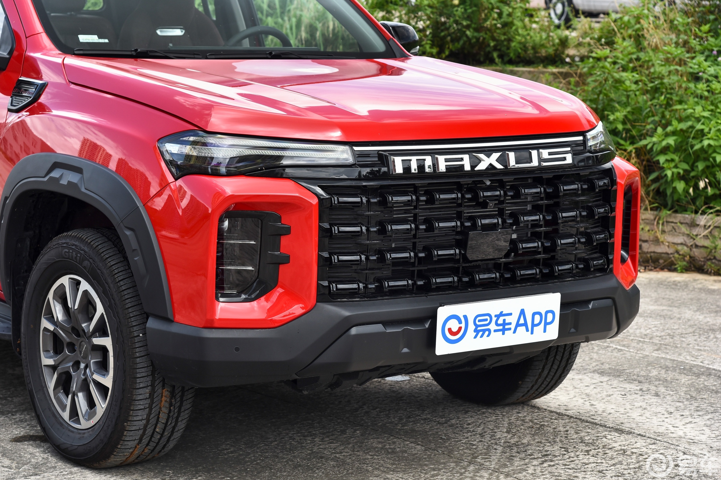 【上汽大通MAXUS 星际H2.0T 自动四驱长箱旗舰版 柴油前格栅侧俯拍图片-汽车图片大全】-易车