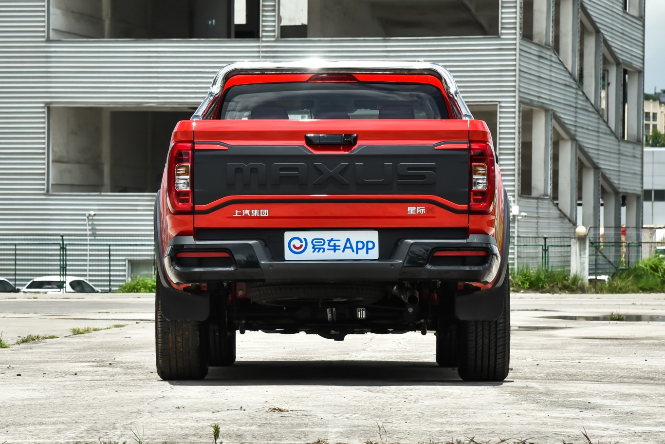 【上汽大通MAXUS 星际H2.0T 自动四驱长箱旗舰版 柴油正后水平图片-汽车图片大全】-易车