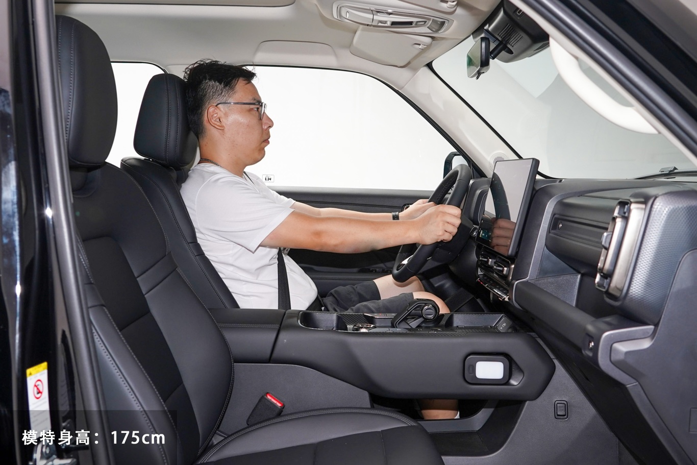 【哈弗猛龙1.5T 145km 探索版前排空间体验图片-汽车图片大全】-易车