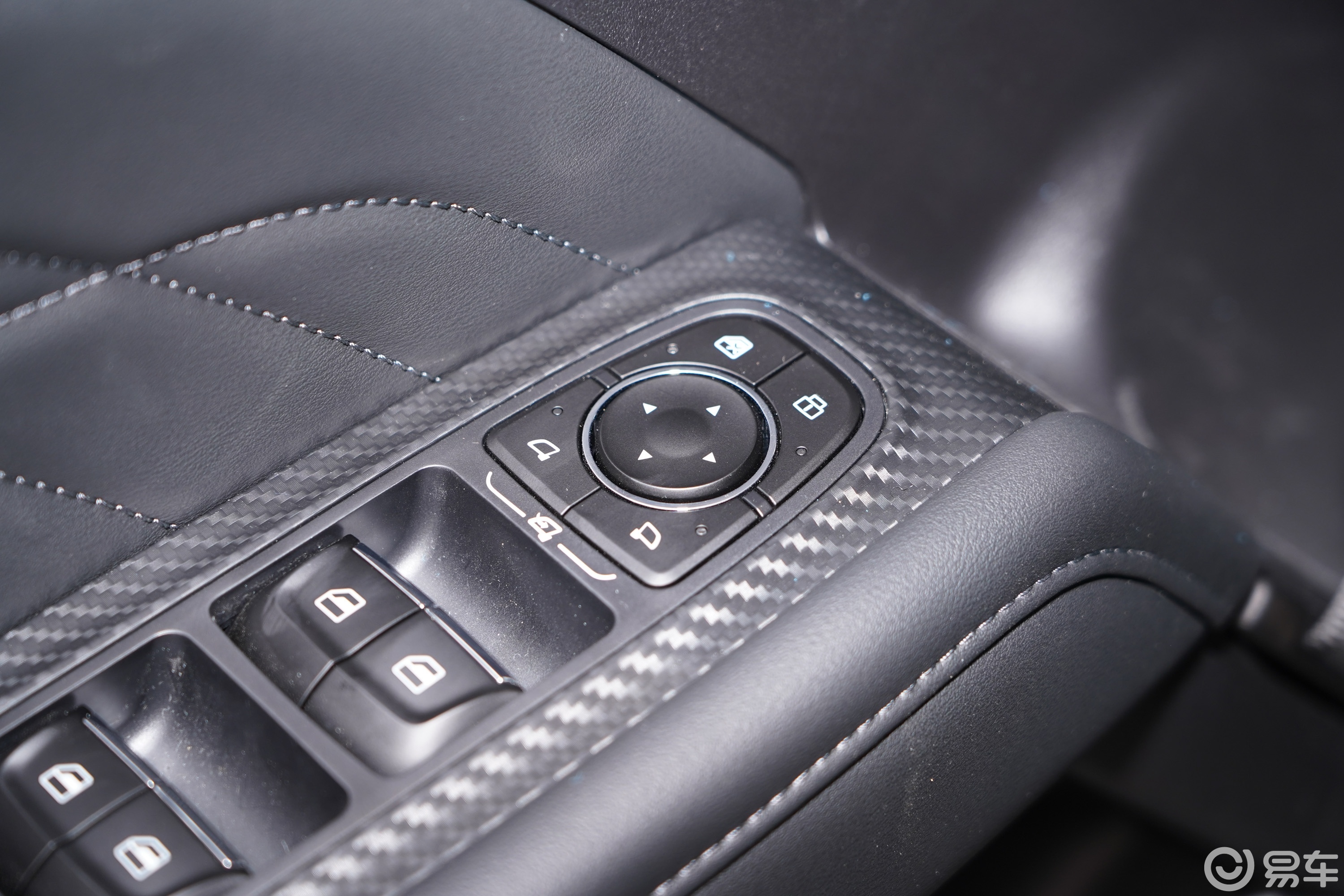 【哈弗猛龙1.5T 145km 探索版后视镜调节键图片-汽车图片大全】-易车