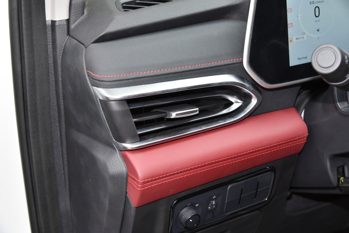 【上汽大通MAXUS 星际R2.0T 手动两驱长箱豪华版 柴油主驾驶位图片-汽车图片大全】-易车