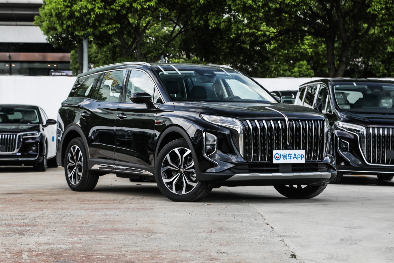 【红旗HS72.0T 四驱旗畅版 6座侧前45度车头向右水平图片-汽车图片大全】-易车