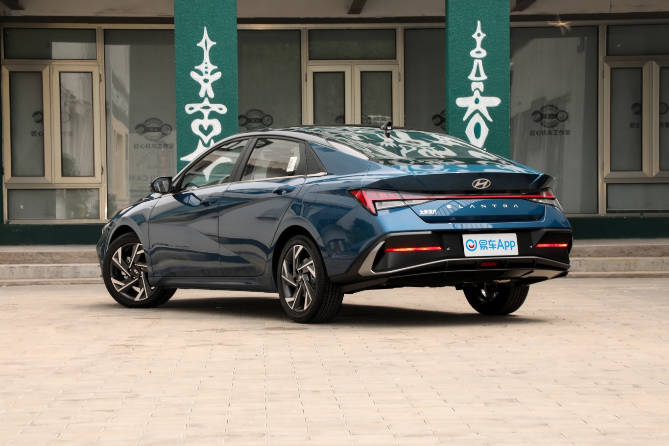 【伊兰特1.5L CVT旗舰版侧后45度车头向左水平图片-汽车图片大全】-易车