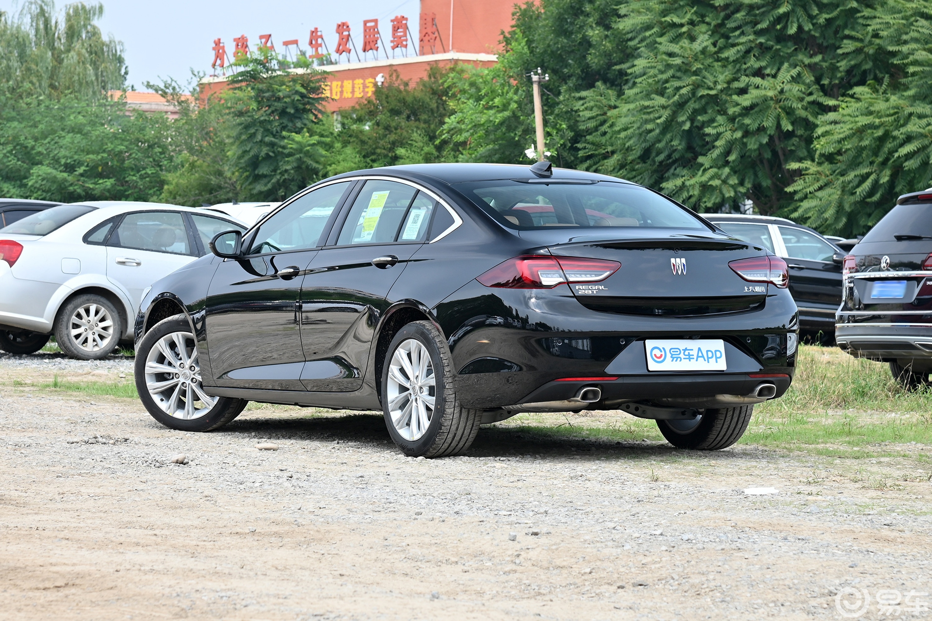 【君威28T 纵享版侧后45度车头向左水平图片-汽车图片大全】-易车