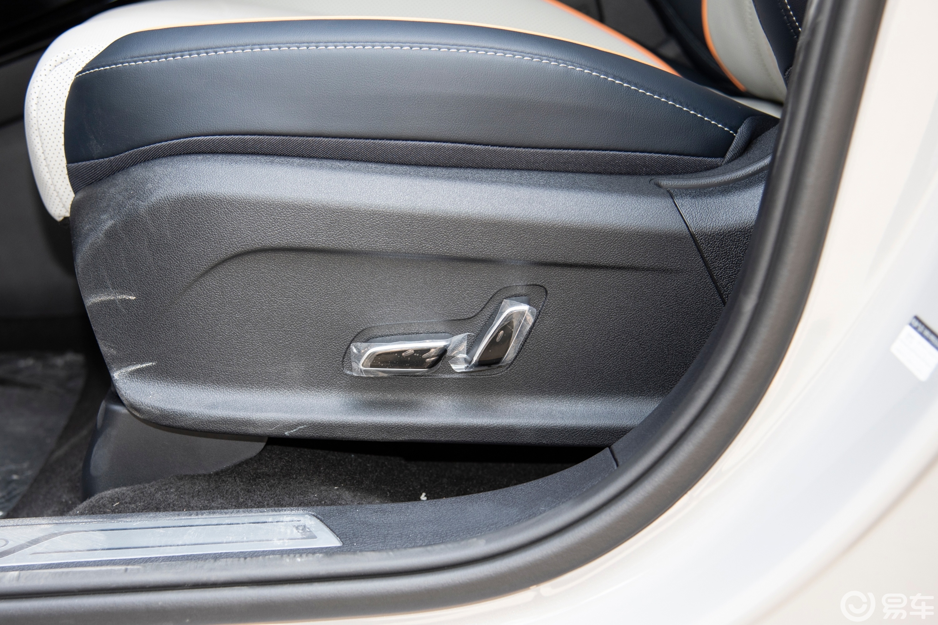 【宋PLUS新能源DM-i 冠军版 1.5L 150km 旗舰PLUS 5G主驾座椅调节图片-汽车图片大全】-易车