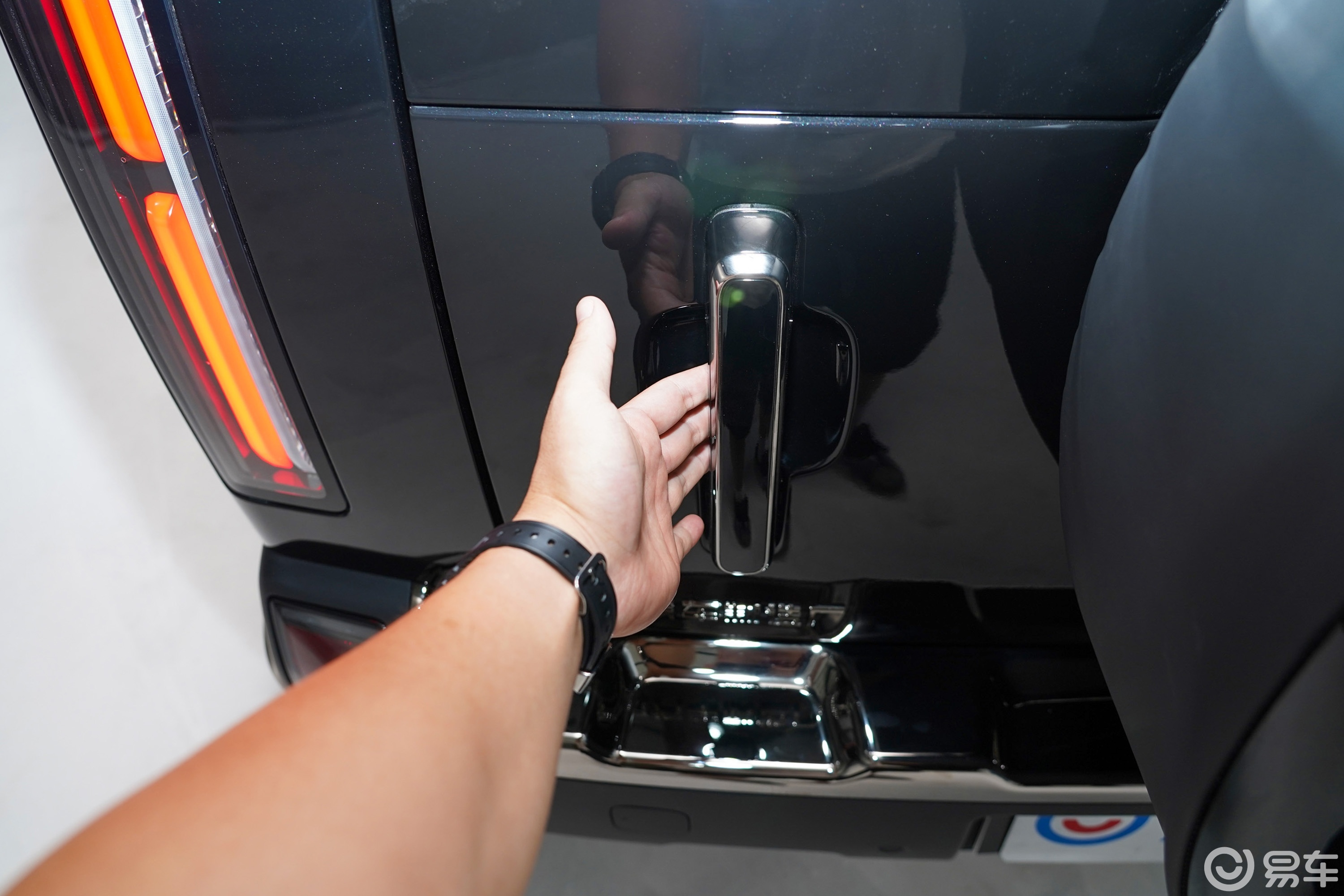 【极石011.5T 235km 全能版 7座后备箱图片-汽车图片大全】-易车