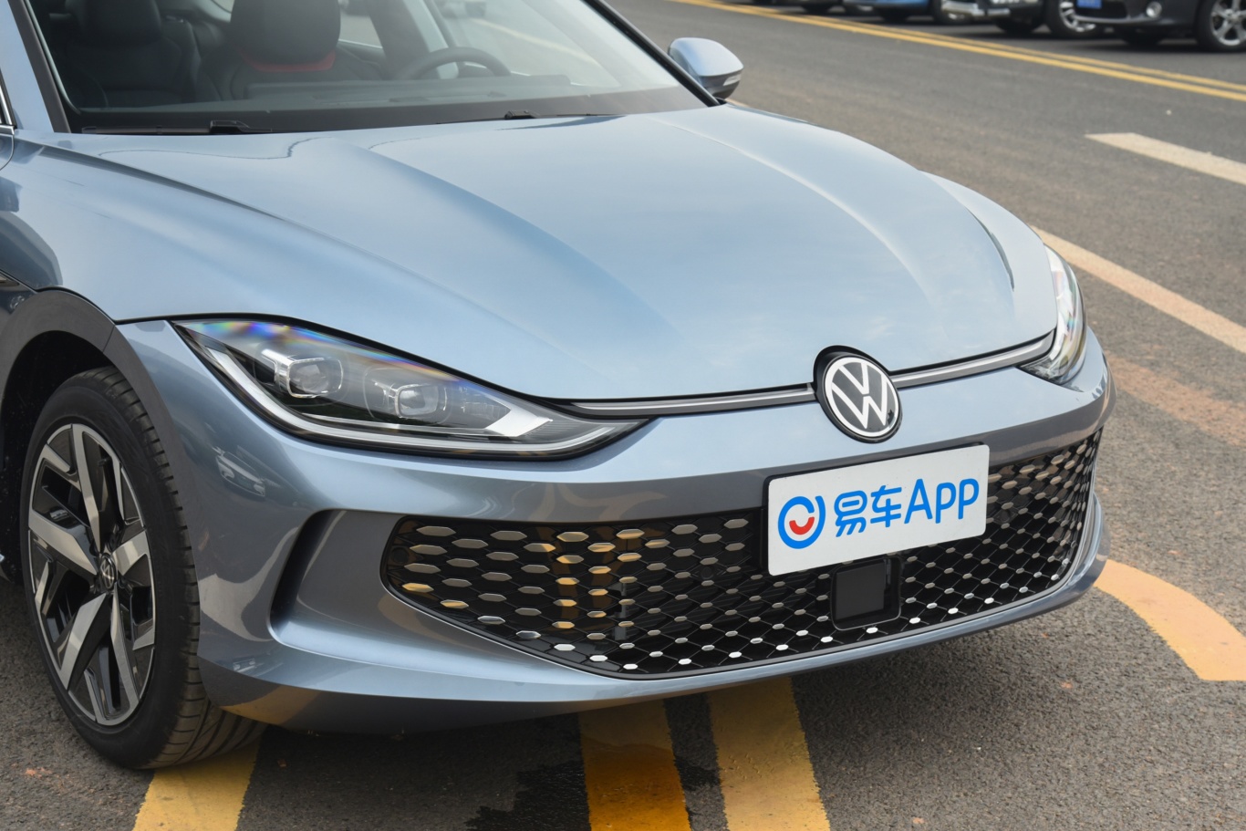 【凌渡凌渡L 280TSI 酷辣版前格栅侧俯拍图片-汽车图片大全】-易车