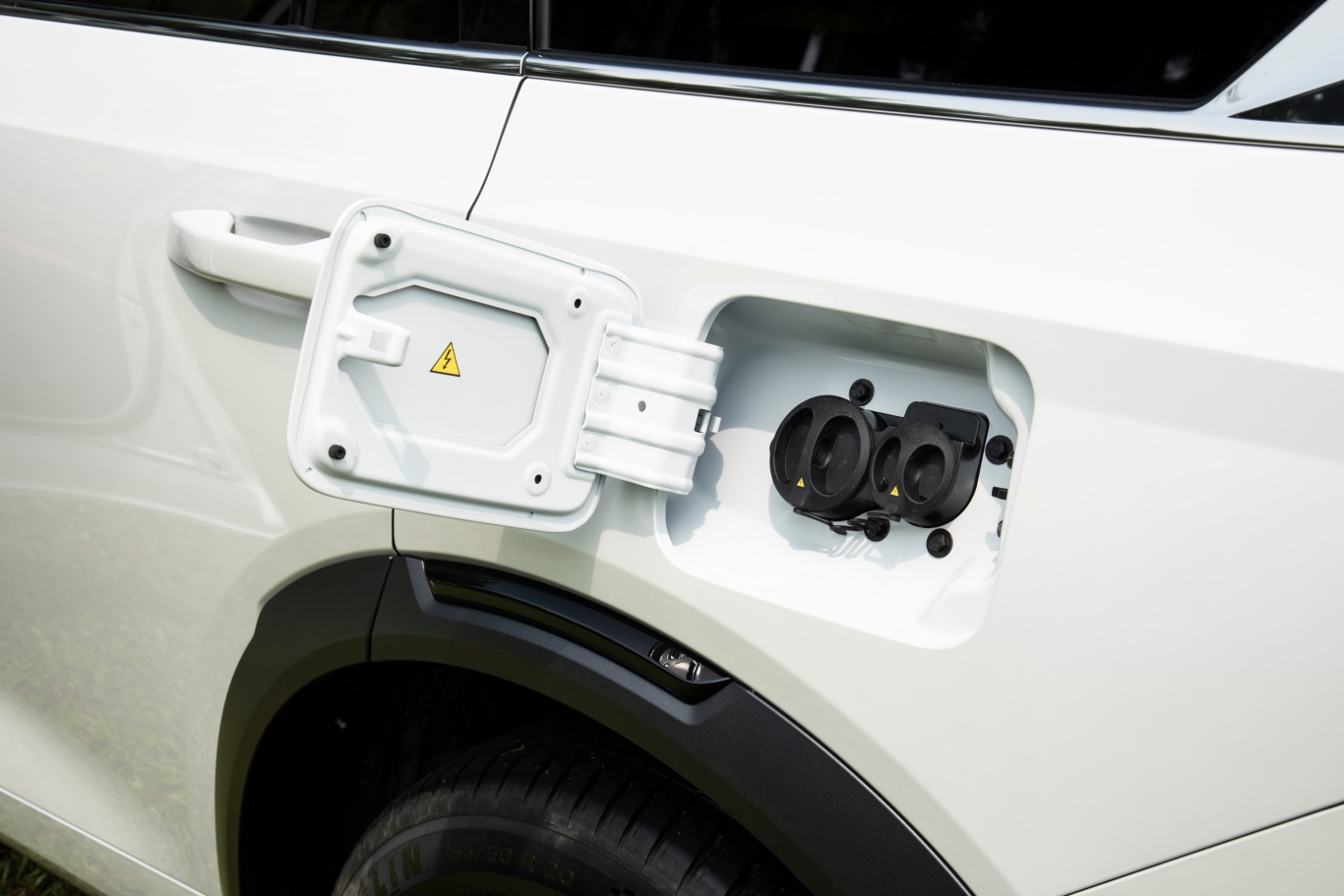 【传祺ES9旅行者 2.0T 143km Pro 6座动力底盘图片-汽车图片大全】-易车