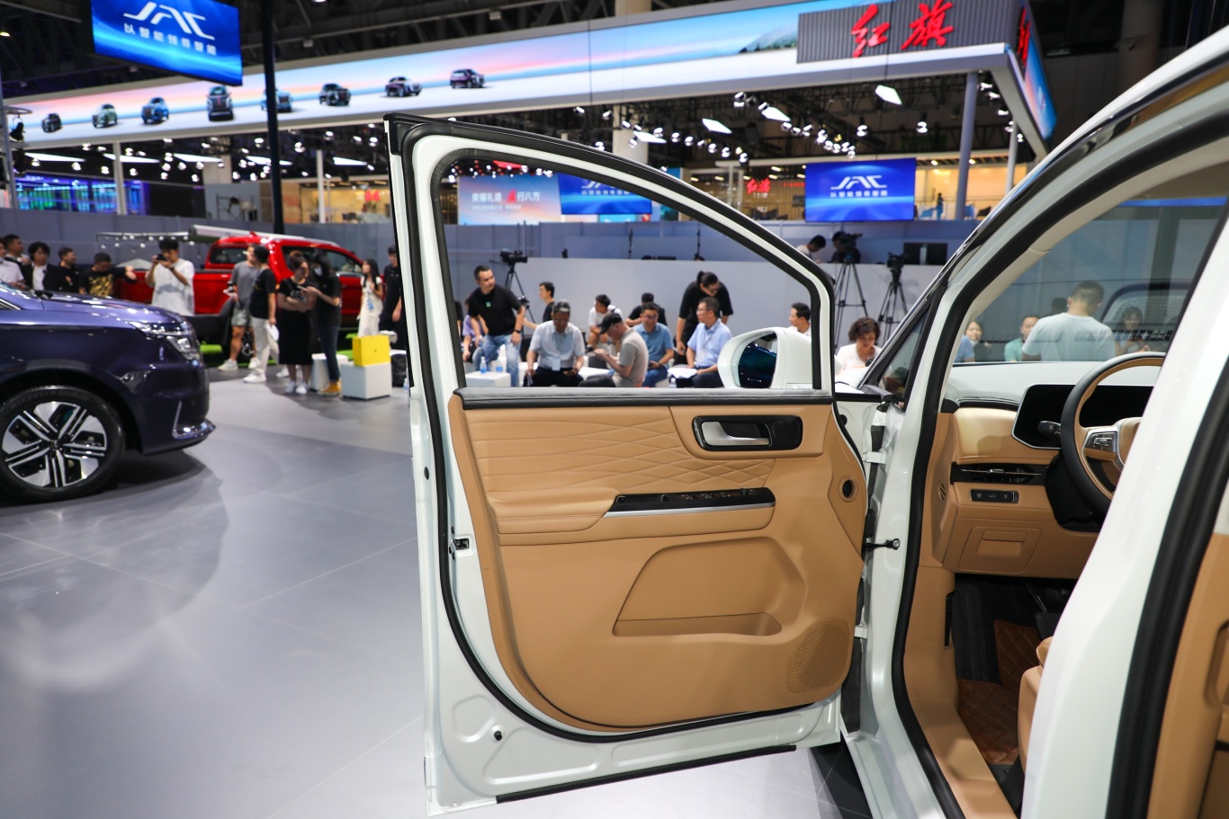 【瑞风RF8智聆 2.0T 旗舰版内饰图片-汽车图片大全】-易车