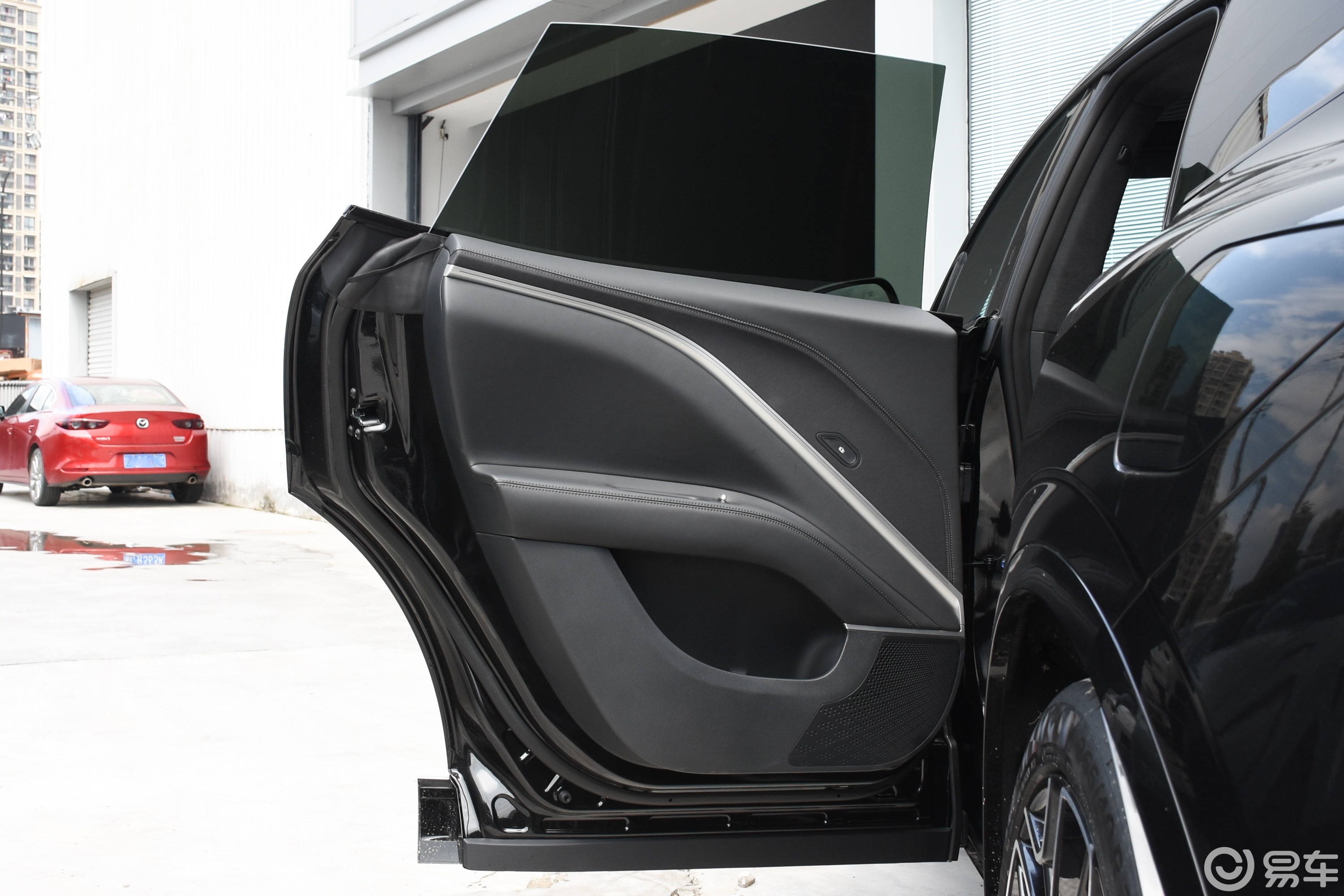 【阿维塔11鸿蒙版 580km 四驱奢享版 5座驾驶员侧后车门图片-汽车图片大全】-易车