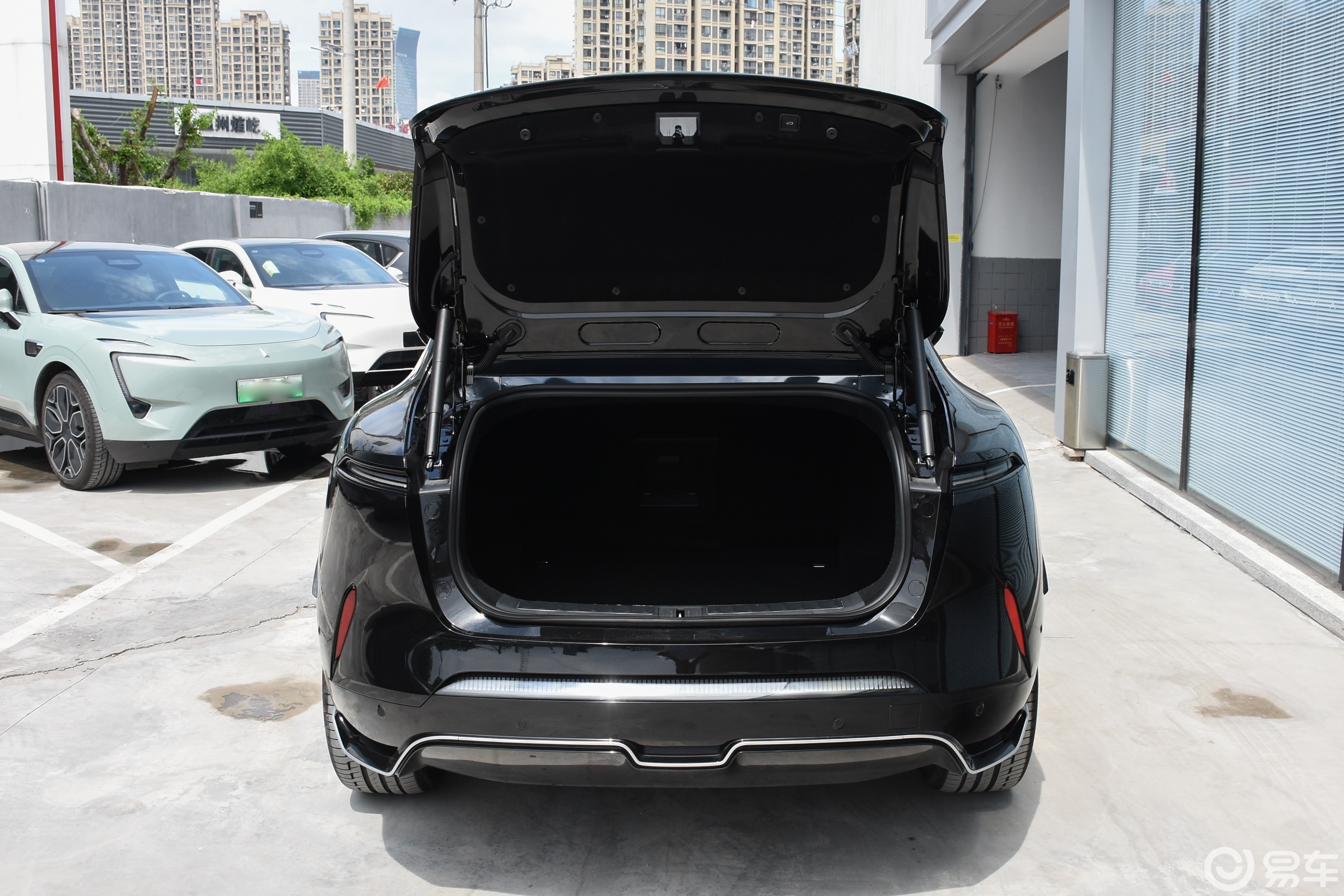 【阿维塔11鸿蒙版 580km 四驱奢享版 5座后备厢图片-汽车图片大全】-易车