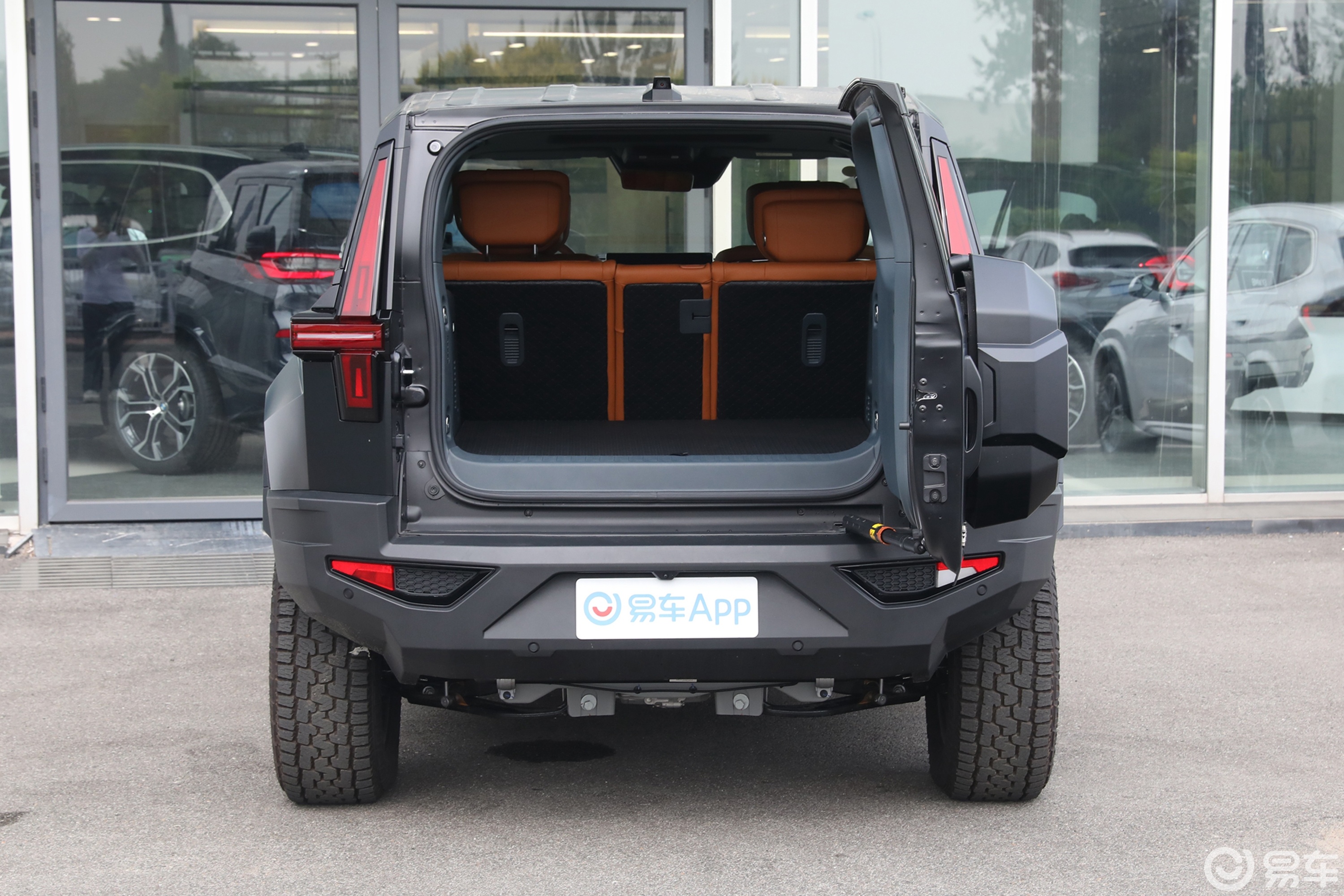 【猛士917纯电动 505km后备厢图片-汽车图片大全】-易车