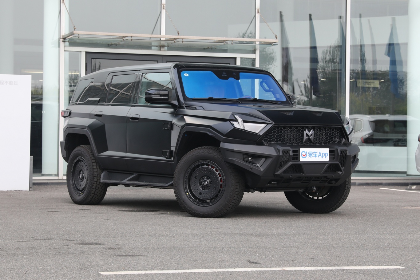 【猛士917纯电动 505km侧前45度车头向右水平图片-汽车图片大全】-易车