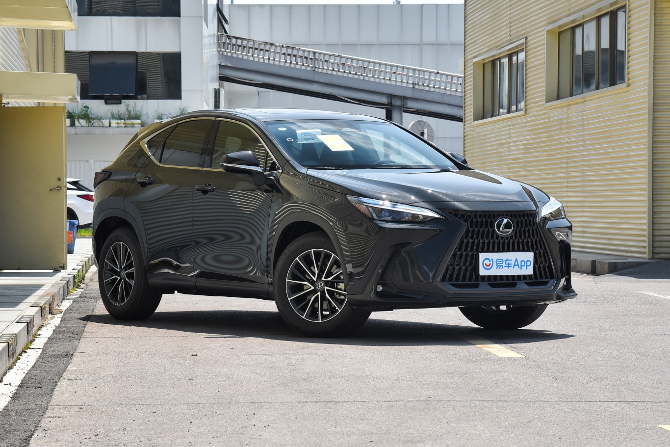 【雷克萨斯NX260 两驱创悦版侧前45度车头向右水平图片-汽车图片大全】-易车