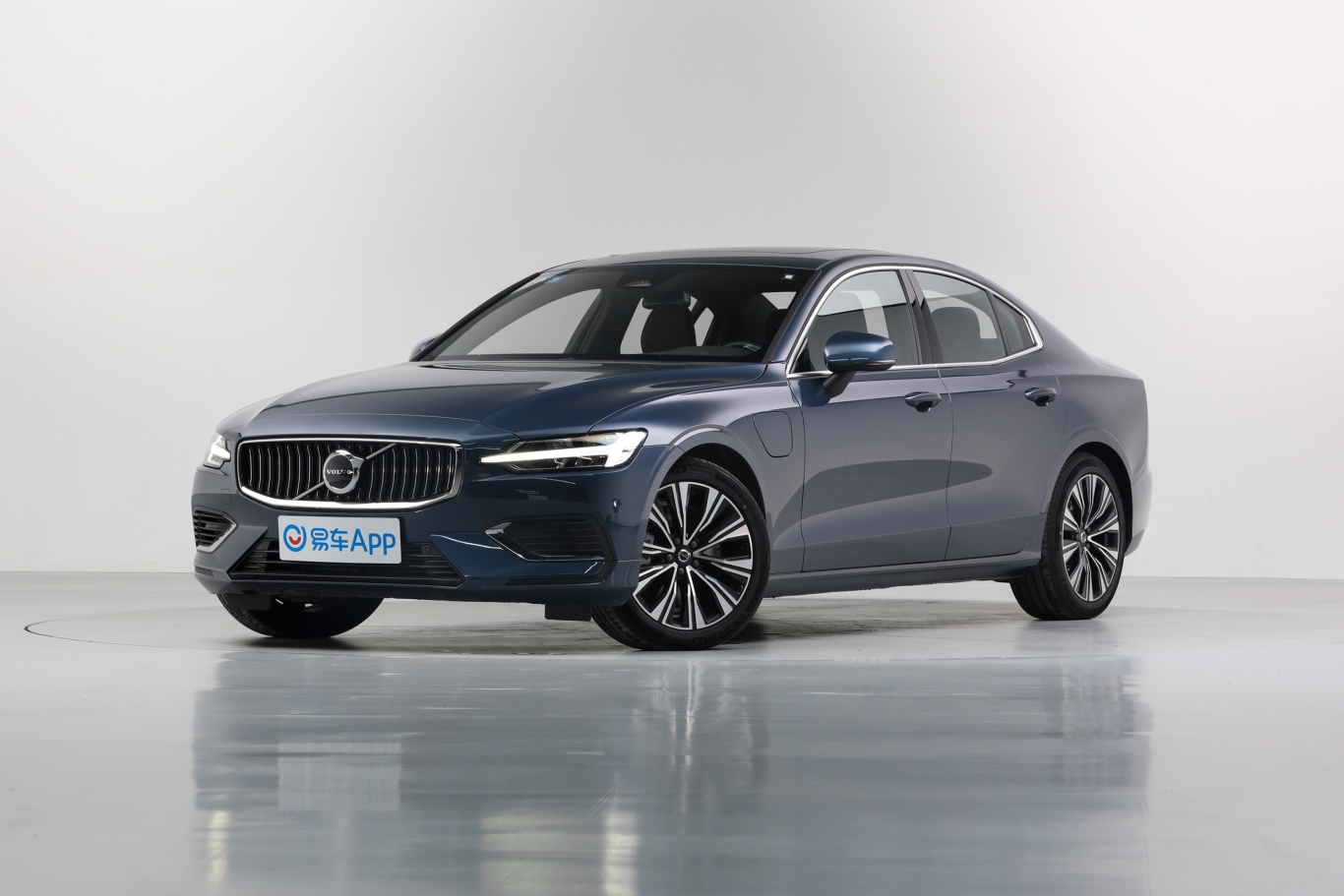 【沃尔沃S60 插电混动2.0T 84km 四驱智逸豪华版侧前45度车头向左水平图片-汽车图片大全】-易车