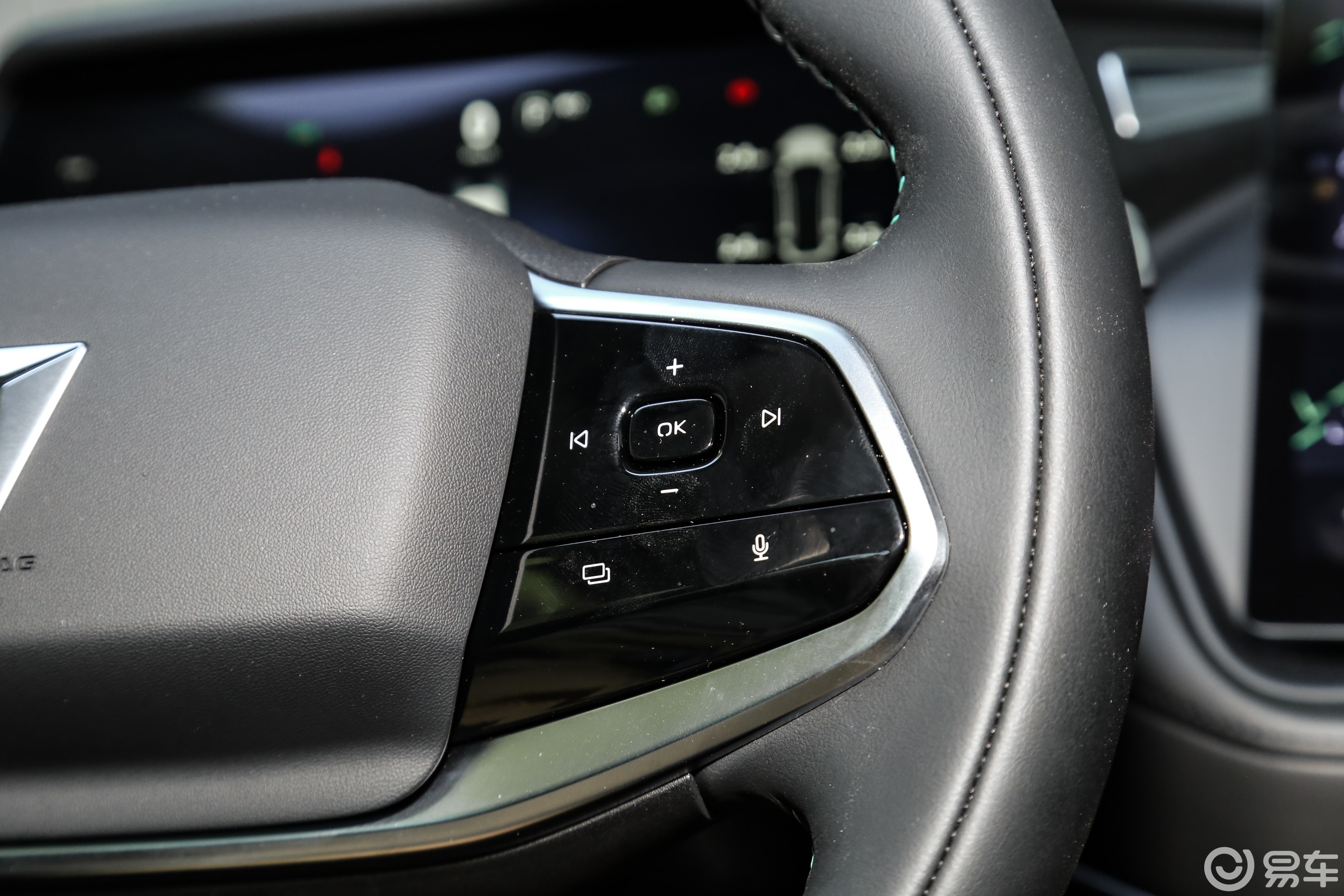 【深蓝SL03515km Max纯电版右侧方向盘功能按键图片-汽车图片大全】-易车