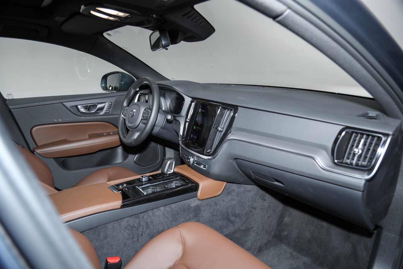 【沃尔沃S60新能源T8 四驱智逸豪华版内饰全景副驾驶员方向图片-汽车图片大全】-易车