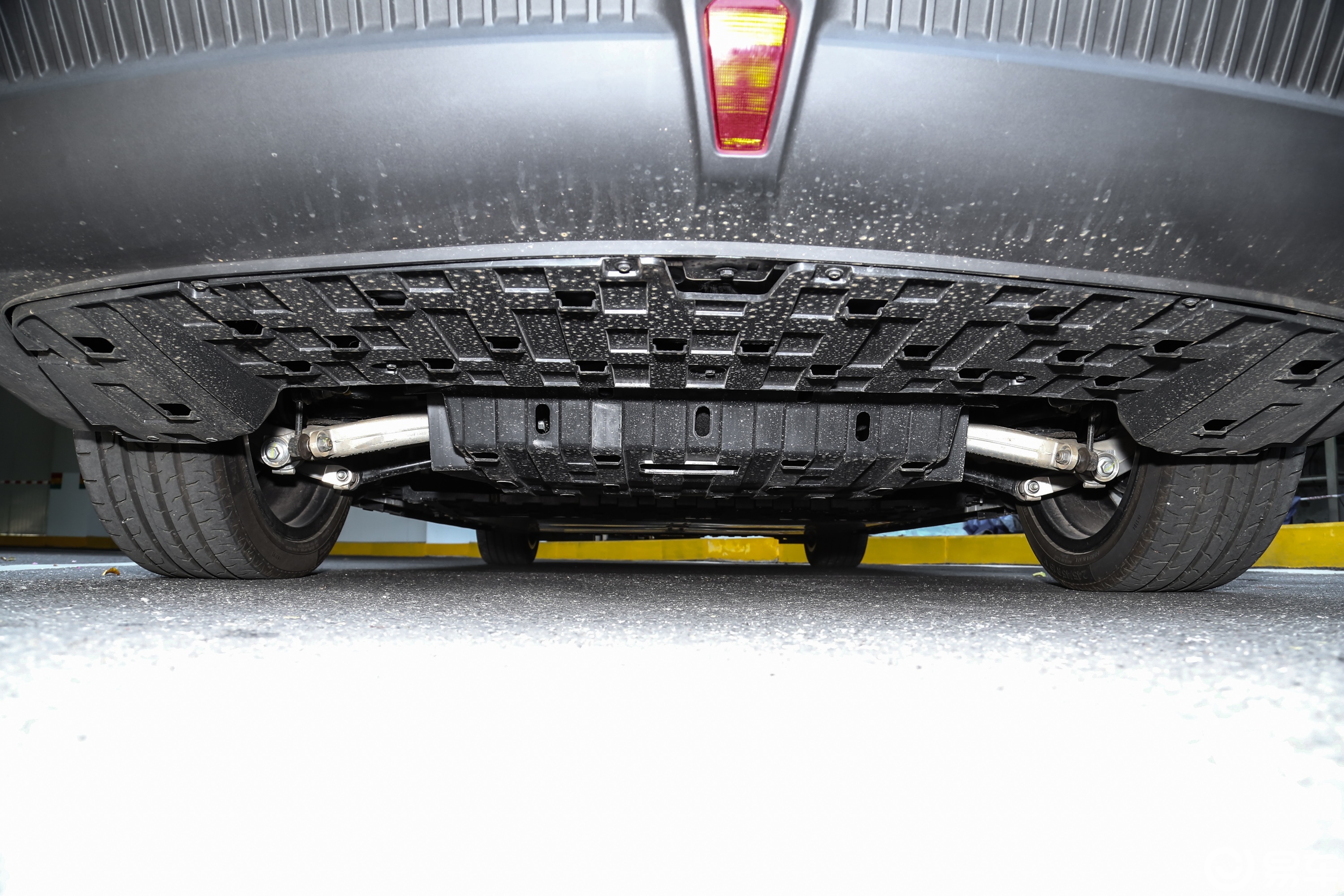 【深蓝SL03515km Max纯电版后悬挂整体图片-汽车图片大全】-易车