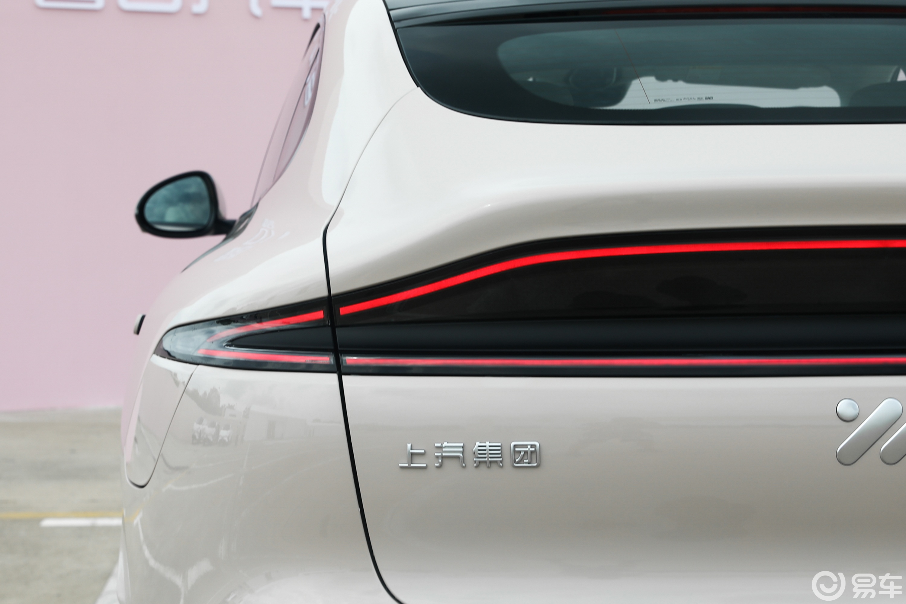 【智己LS6702km 四驱Max超强性能版外观灯组图片-汽车图片大全】-易车