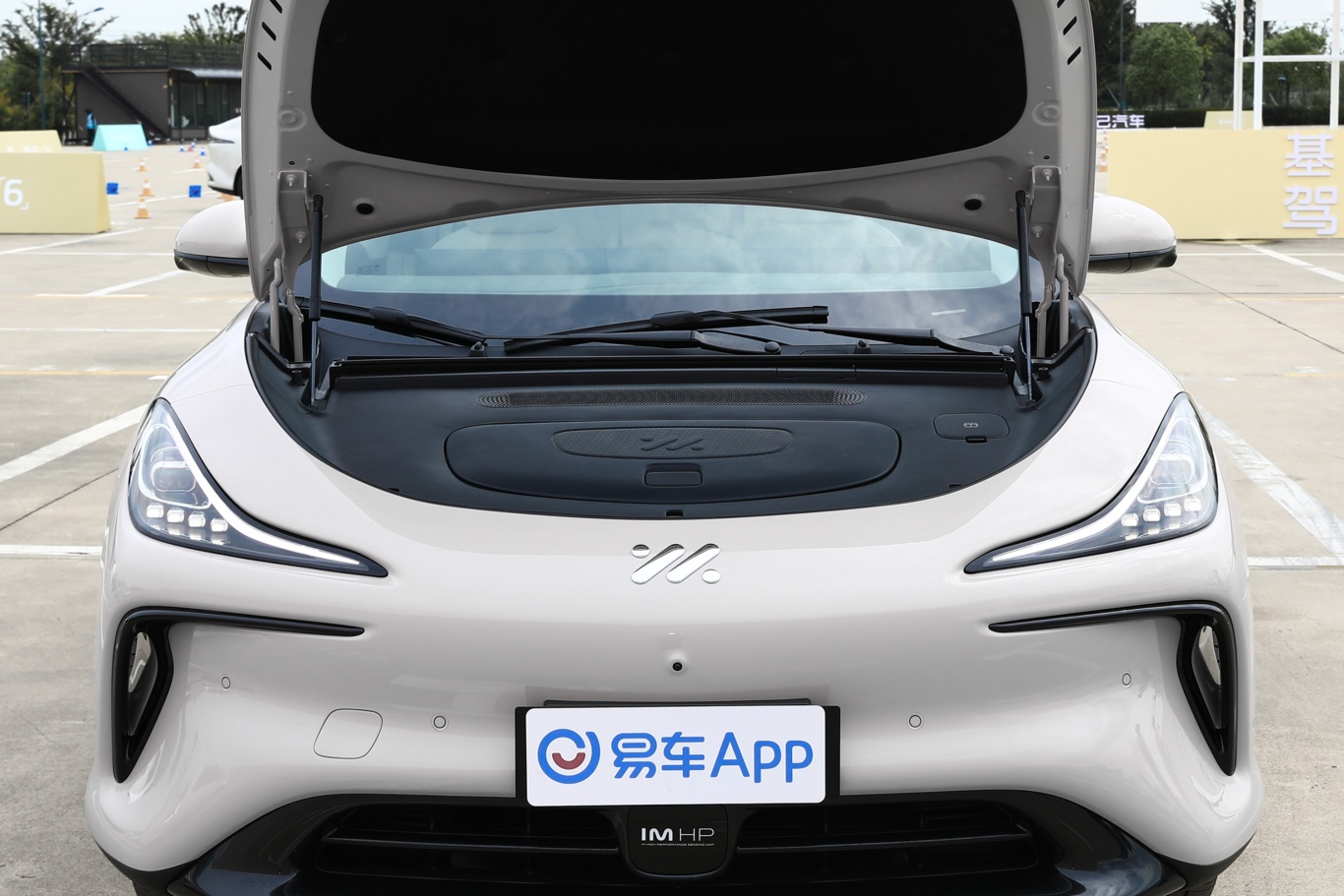 【智己LS6702km 四驱Max超强性能版发动机舱整体图片-汽车图片大全】-易车