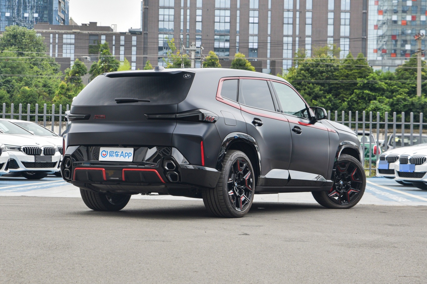 【宝马XM4.4T 78km Label Red限量版侧后45度车头向右水平图片-汽车图片大全】-易车