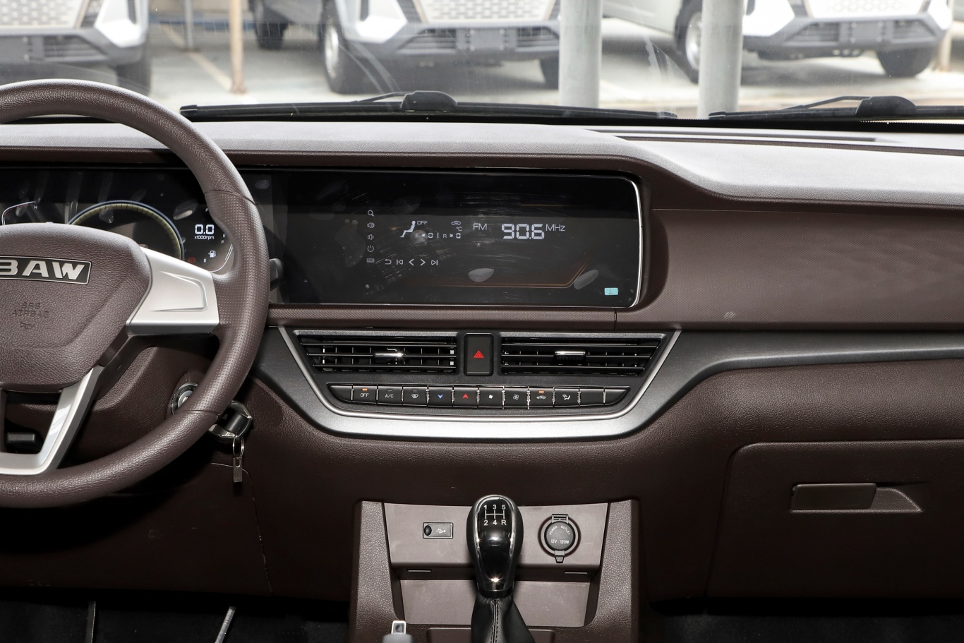 【锐胜王牌M72.0L 手动长轴创享版 7座 CNG中控台整体图片-汽车图片大全】-易车