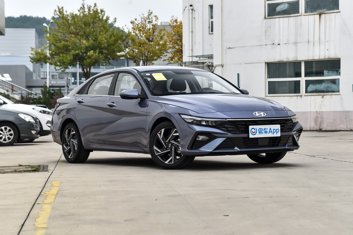 【伊兰特1.5L CVT精英版侧前45度车头向右水平图片-汽车图片大全】-易车