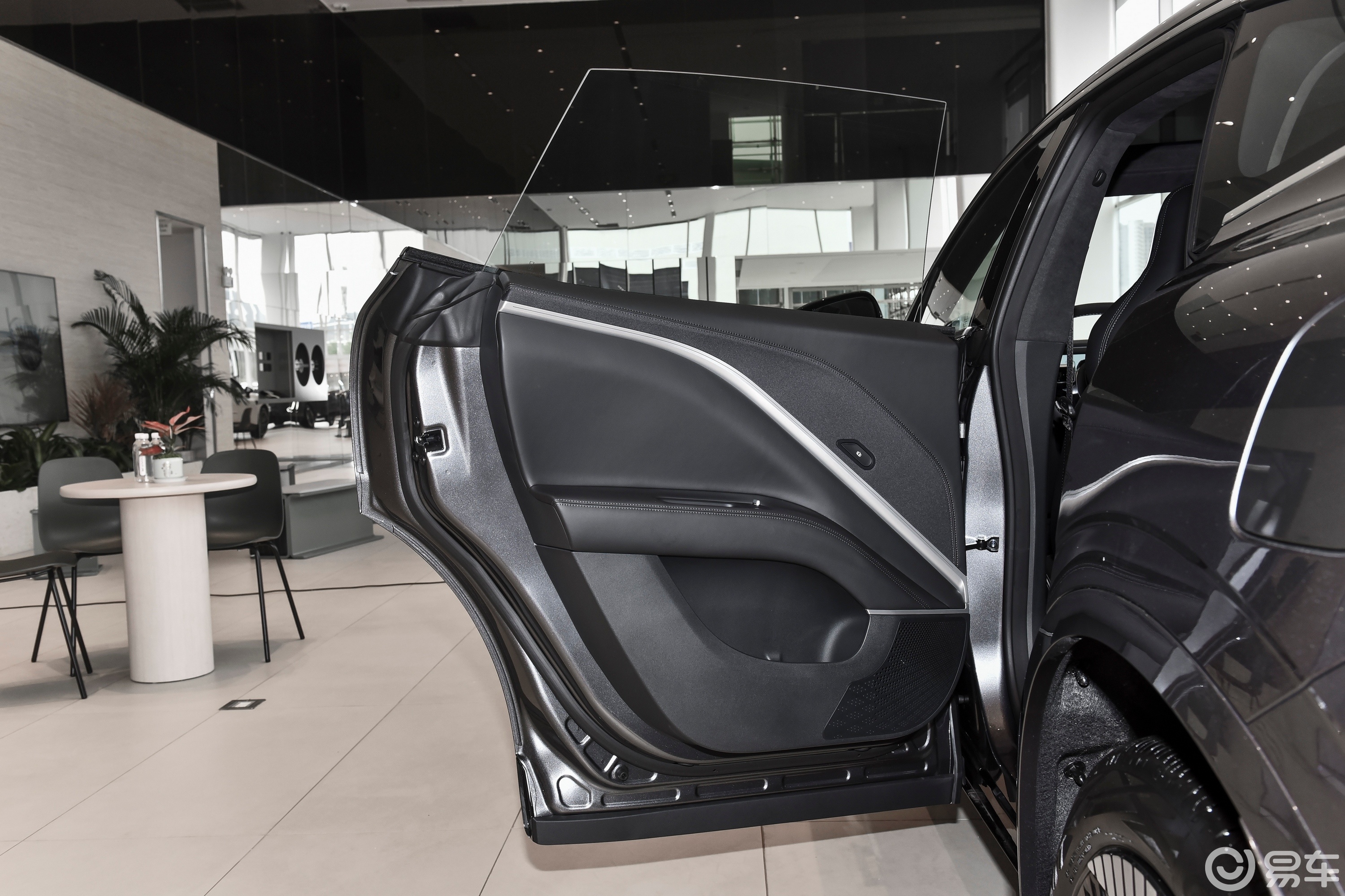 【阿维塔11鸿蒙版 630km 后驱版 5座驾驶员侧后车门图片-汽车图片大全】-易车