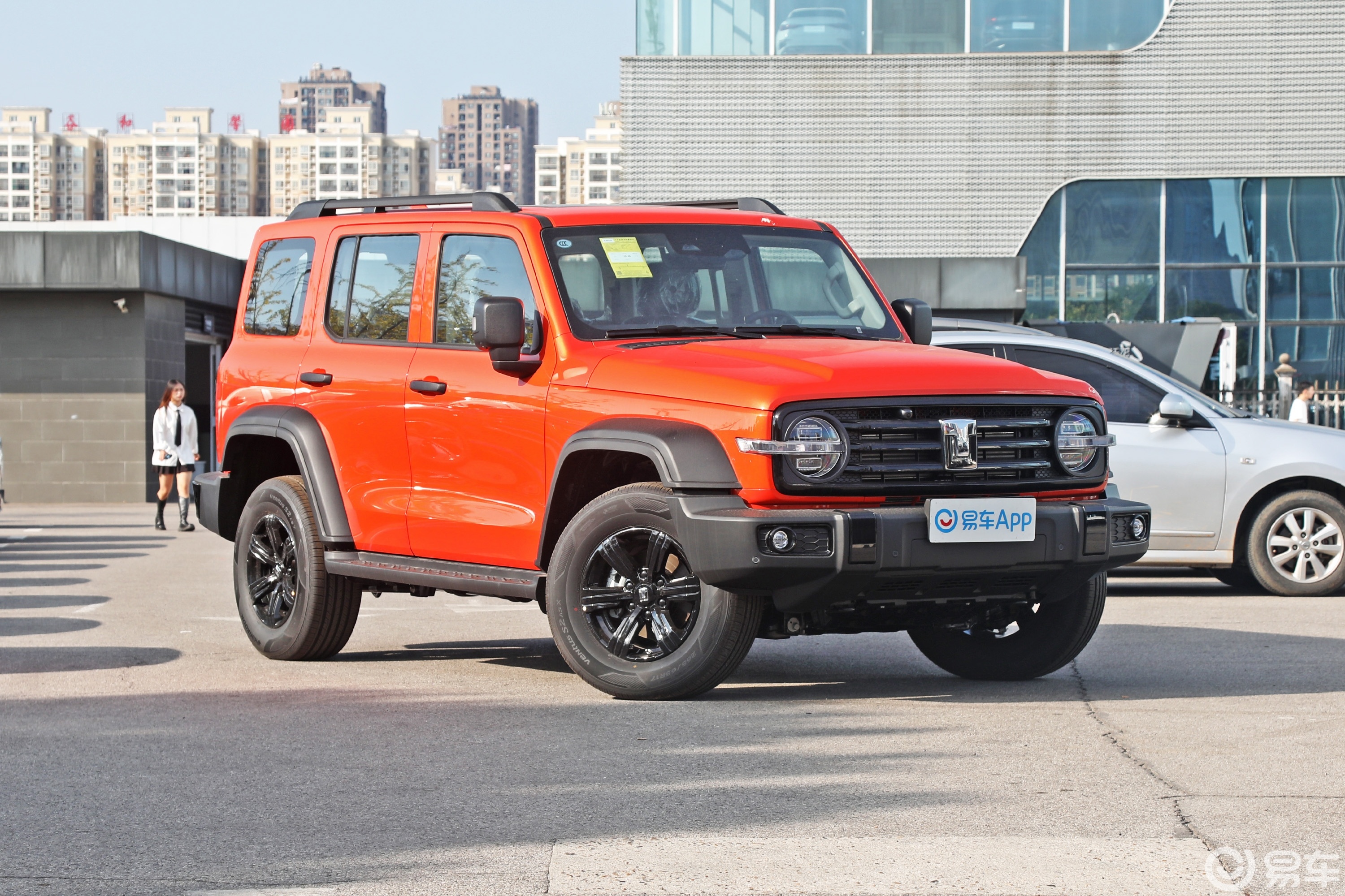 【坦克3002.0T 征服者侧前45度车头向右水平图片-汽车图片大全】-易车