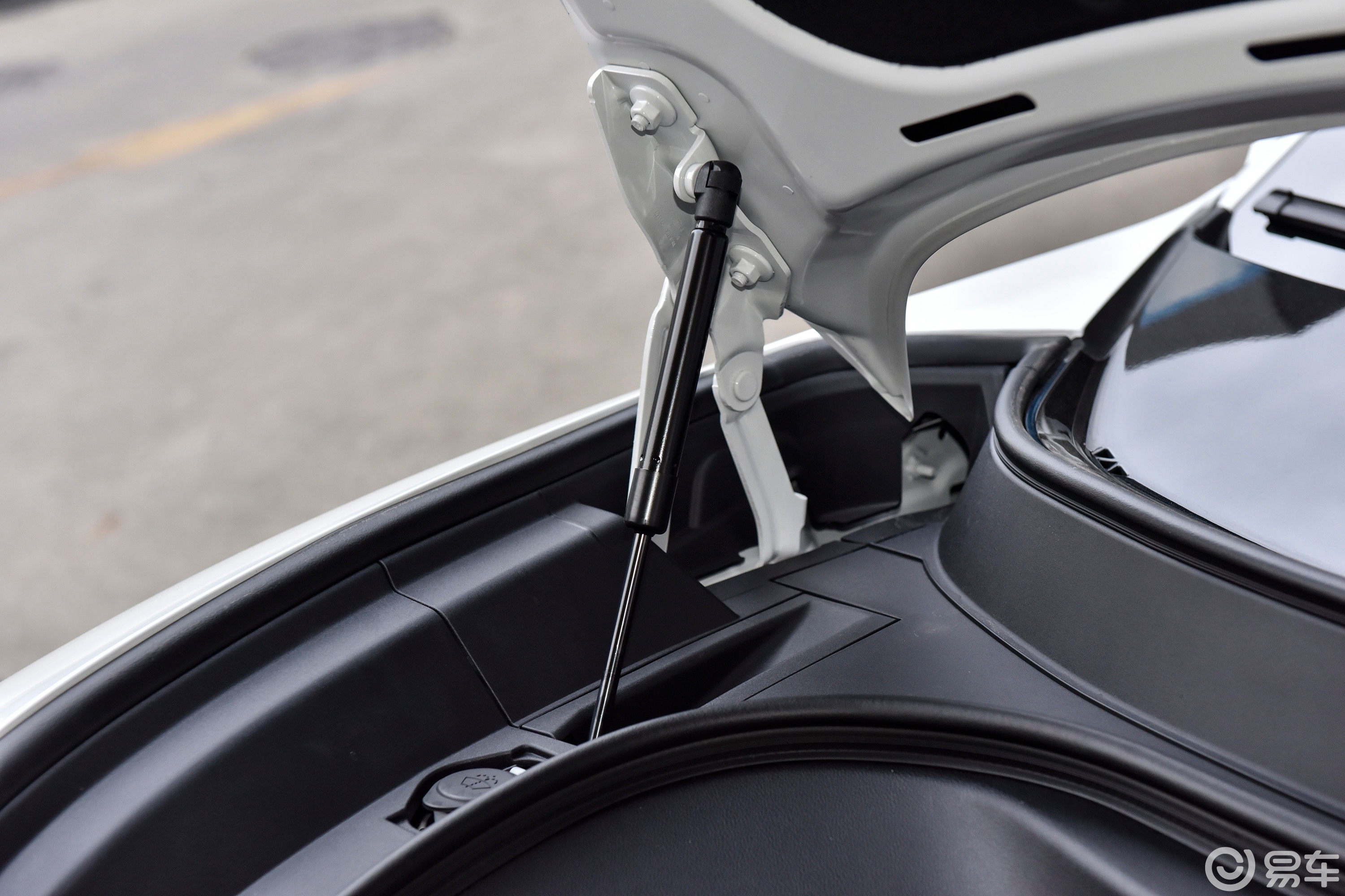 【阿维塔11鸿蒙版 730km 后驱版 5座动力底盘图片-汽车图片大全】-易车