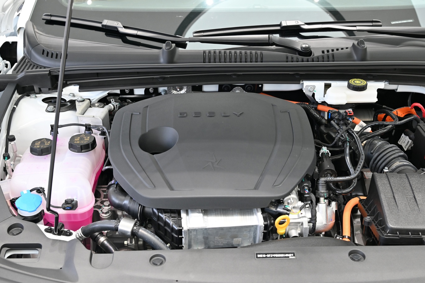 【银河L61.5T 125km PLUS发动机特写图片-汽车图片大全】-易车