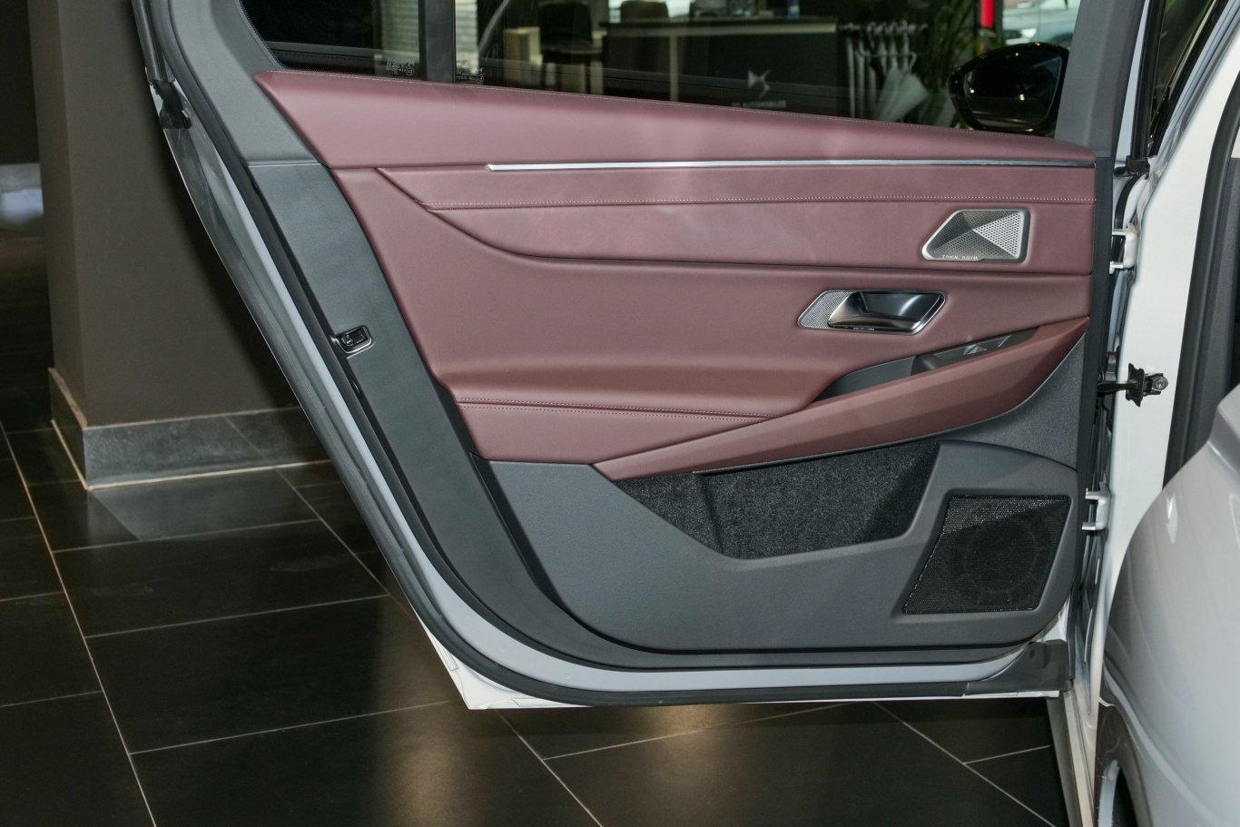 【DS 945THP 歌剧院版后排功能图片-汽车图片大全】-易车