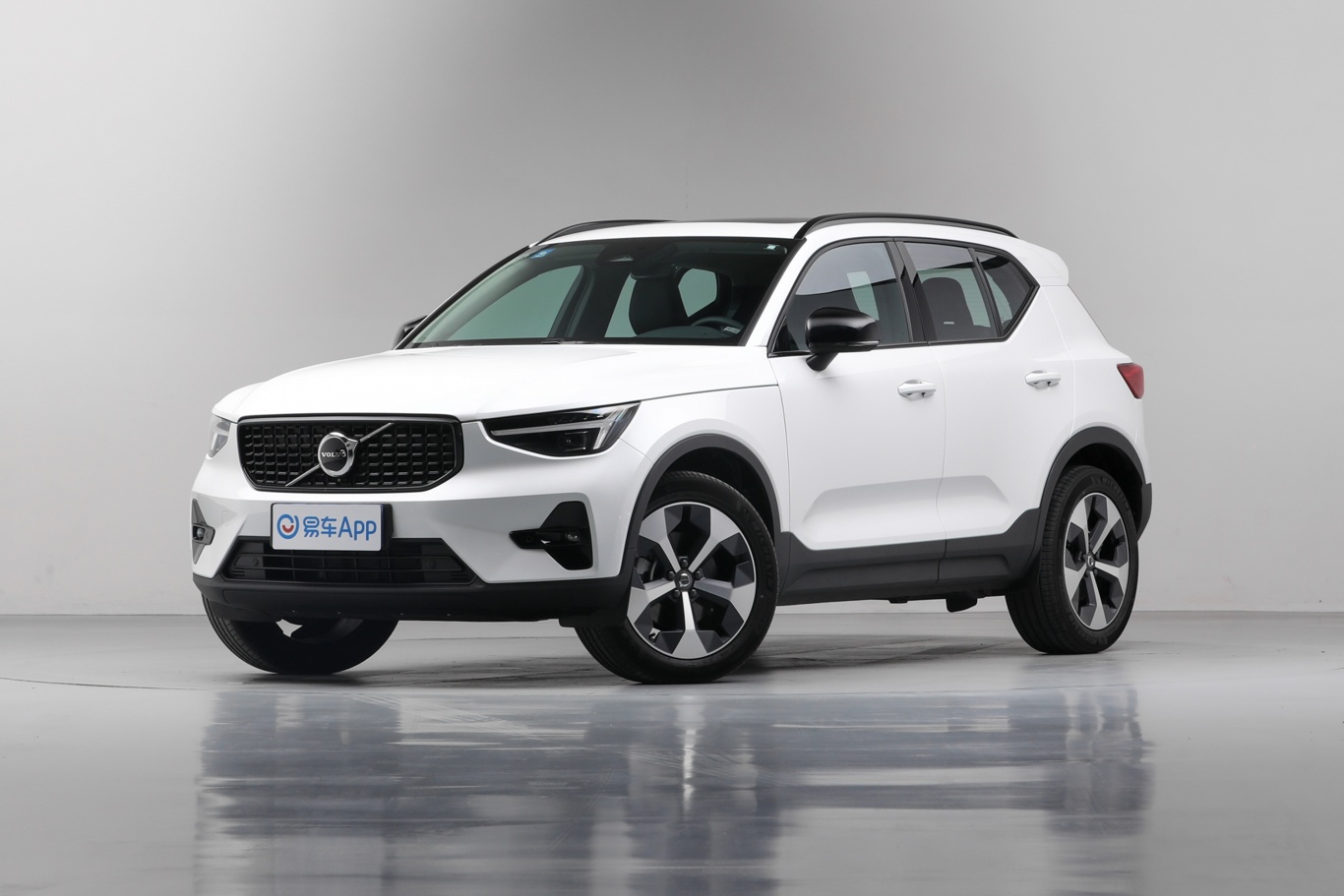 【沃尔沃XC40B4 四驱智雅运动版侧前45度车头向左水平图片-汽车图片大全】-易车