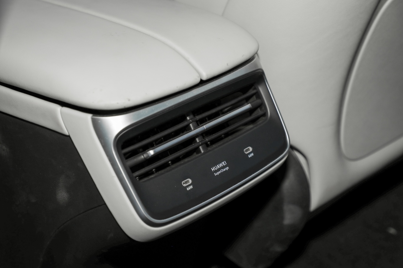 【智界S7630km 四驱Max RS后排功能图片-汽车图片大全】-易车