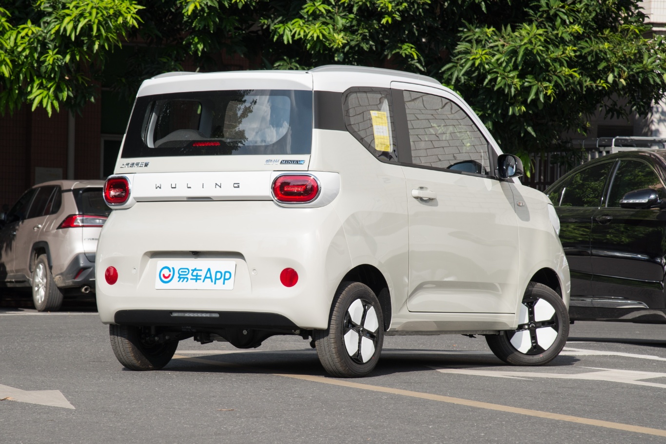 【宏光MINIEV215km 进阶版 磷酸铁锂侧后45度车头向右水平图片-汽车图片大全】-易车