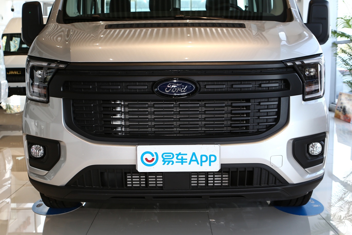 【全顺T82.0T 手动短轴中顶多功能版 6座(3+3)外观细节图片-汽车图片大全】-易车