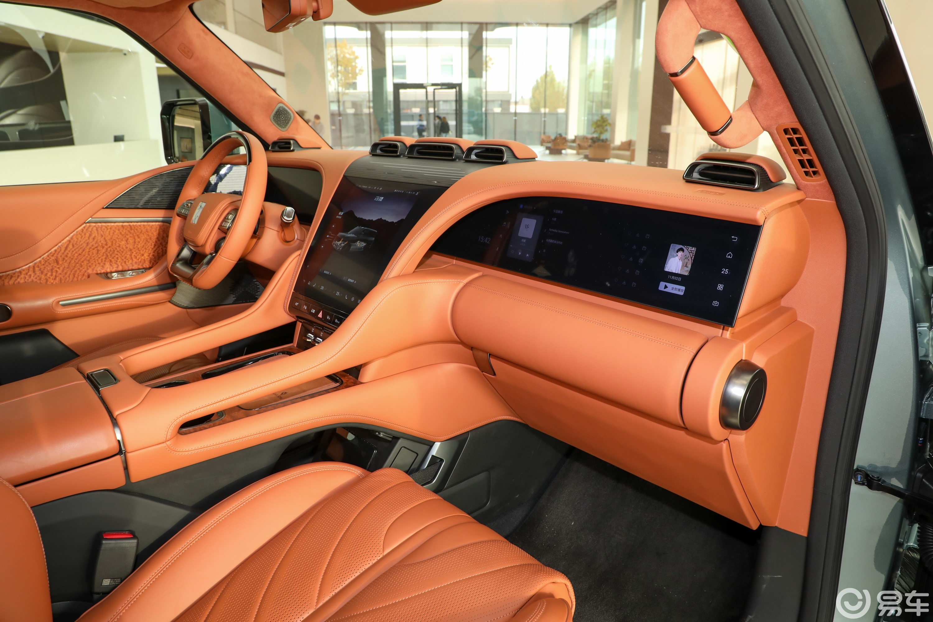 【仰望U8豪华版内饰全景副驾驶员方向图片-汽车图片大全】-易车