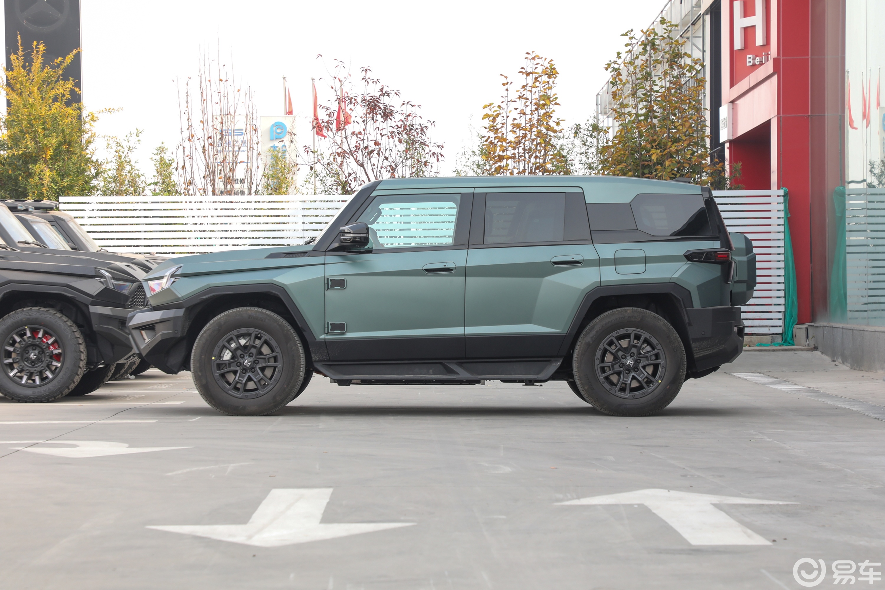 【猛士917增程式 200km正侧车头向左水平图片-汽车图片大全】-易车