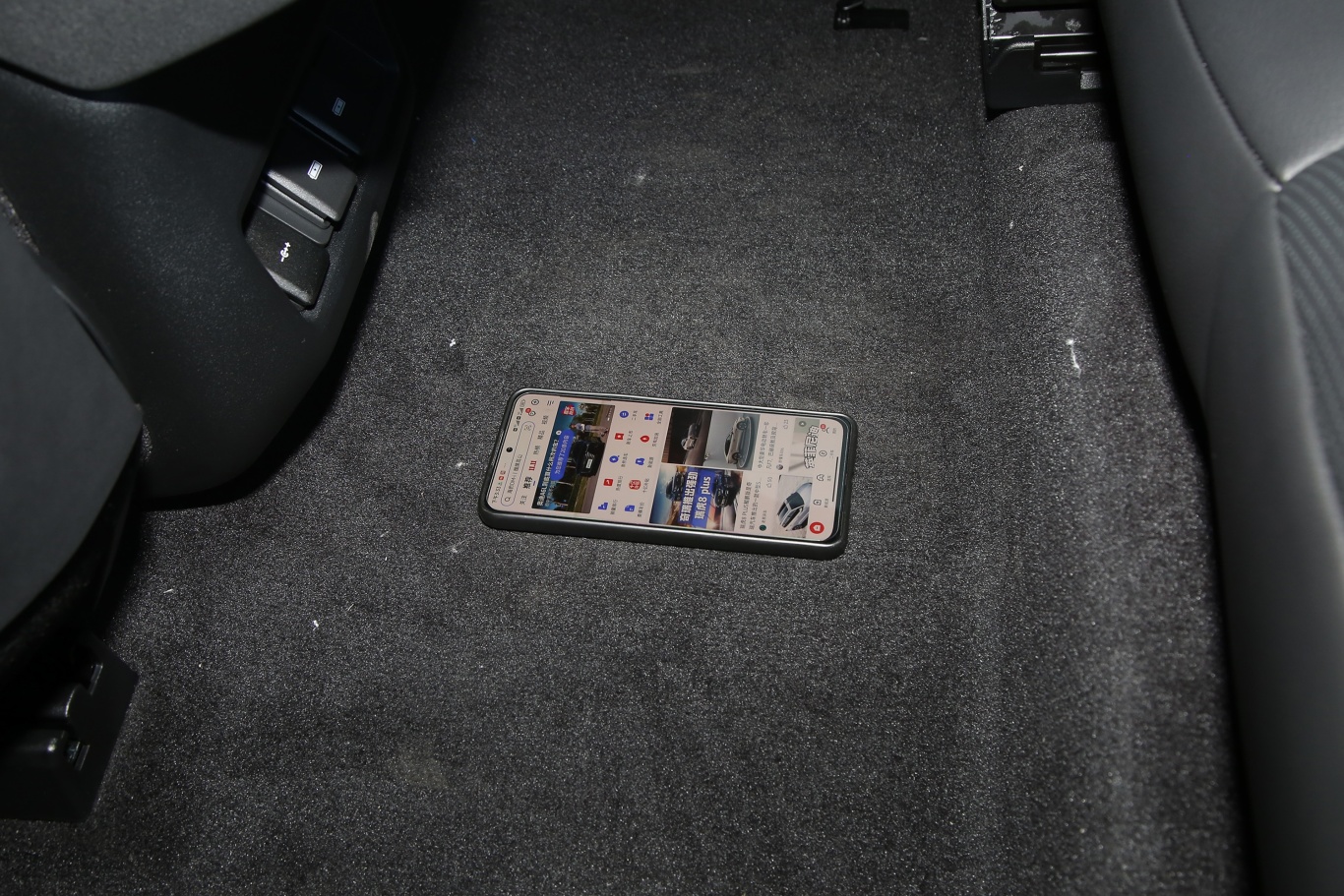 【发现2.0T 300PS S后排地板中间位置图片-汽车图片大全】-易车