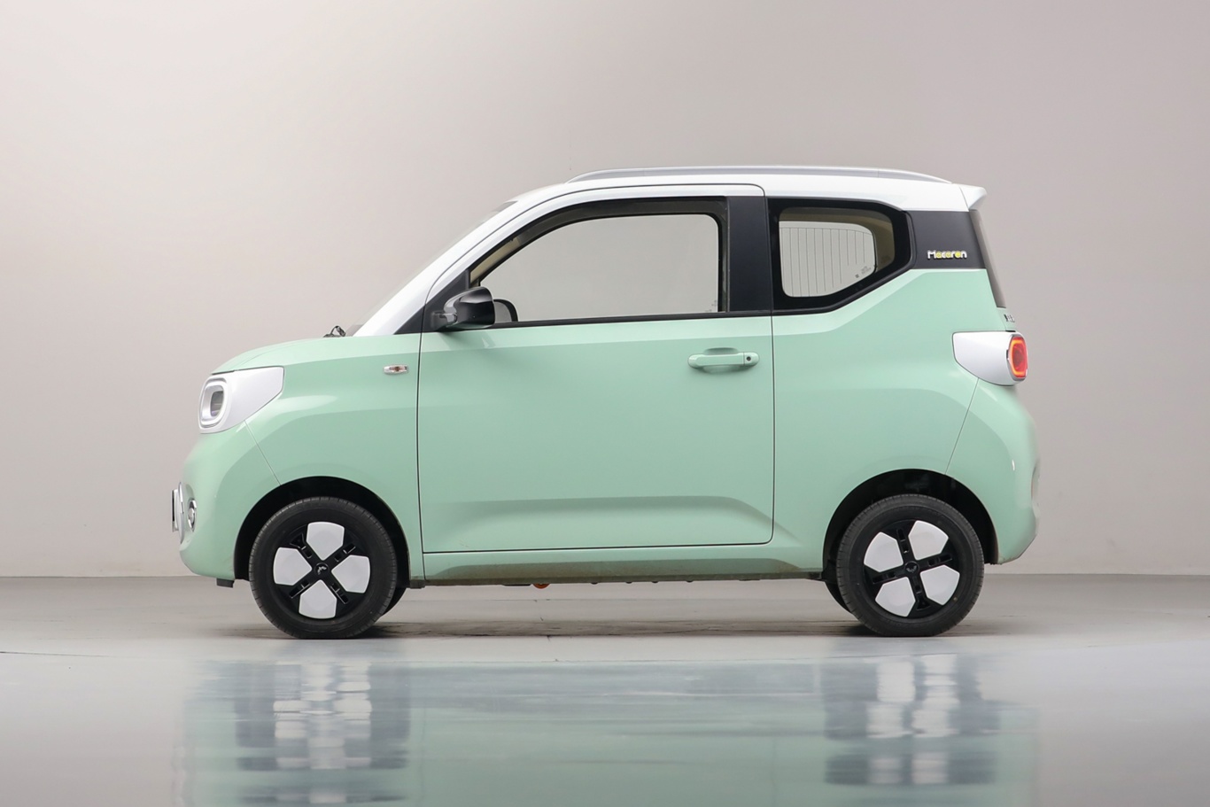 【宏光MINIEV215km 进阶版 磷酸铁锂正侧车头向左水平图片-汽车图片大全】-易车