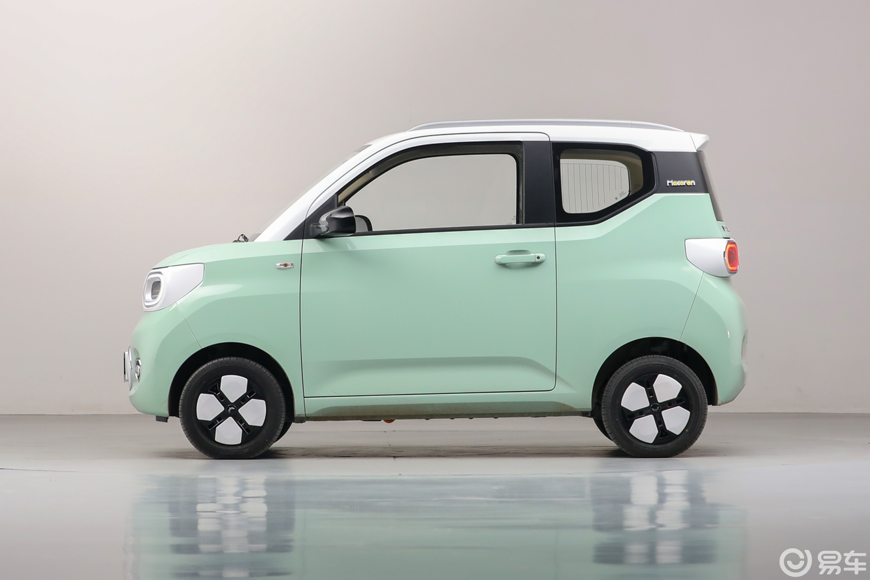 【宏光MINIEV马卡龙 215km 磷酸铁锂正侧车头向左水平图片-汽车图片大全】-易车