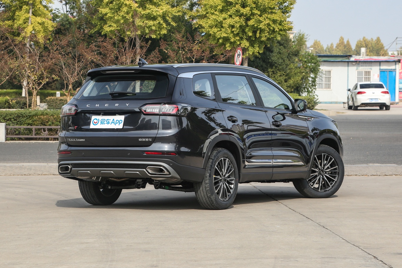 【瑞虎8 PLUS冠军版 290TGDI 豪情 5座侧后45度车头向右水平图片-汽车图片大全】-易车