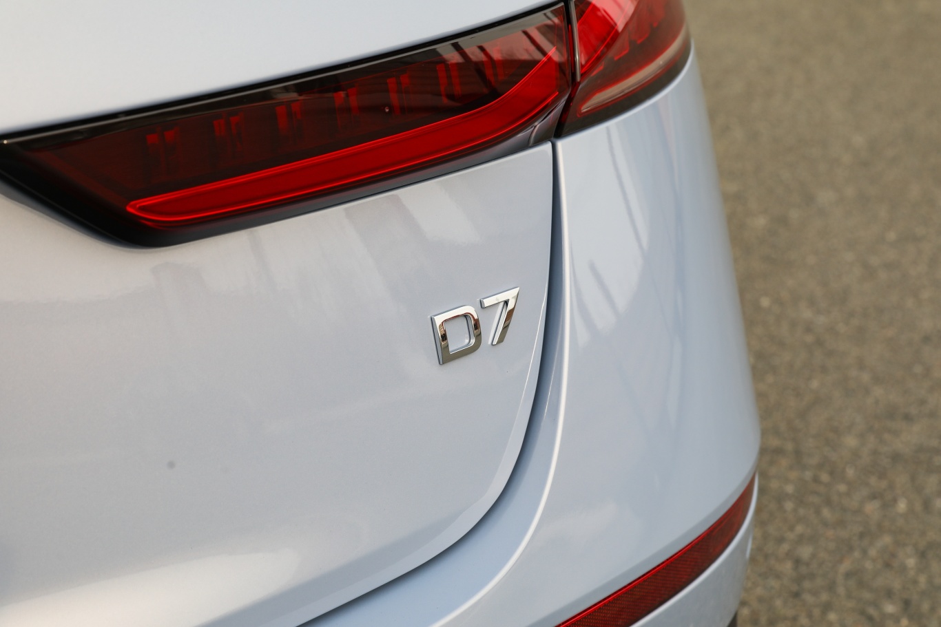 【荣威D7插电混动 1.5L 125km 超越版外观细节图片-汽车图片大全】-易车