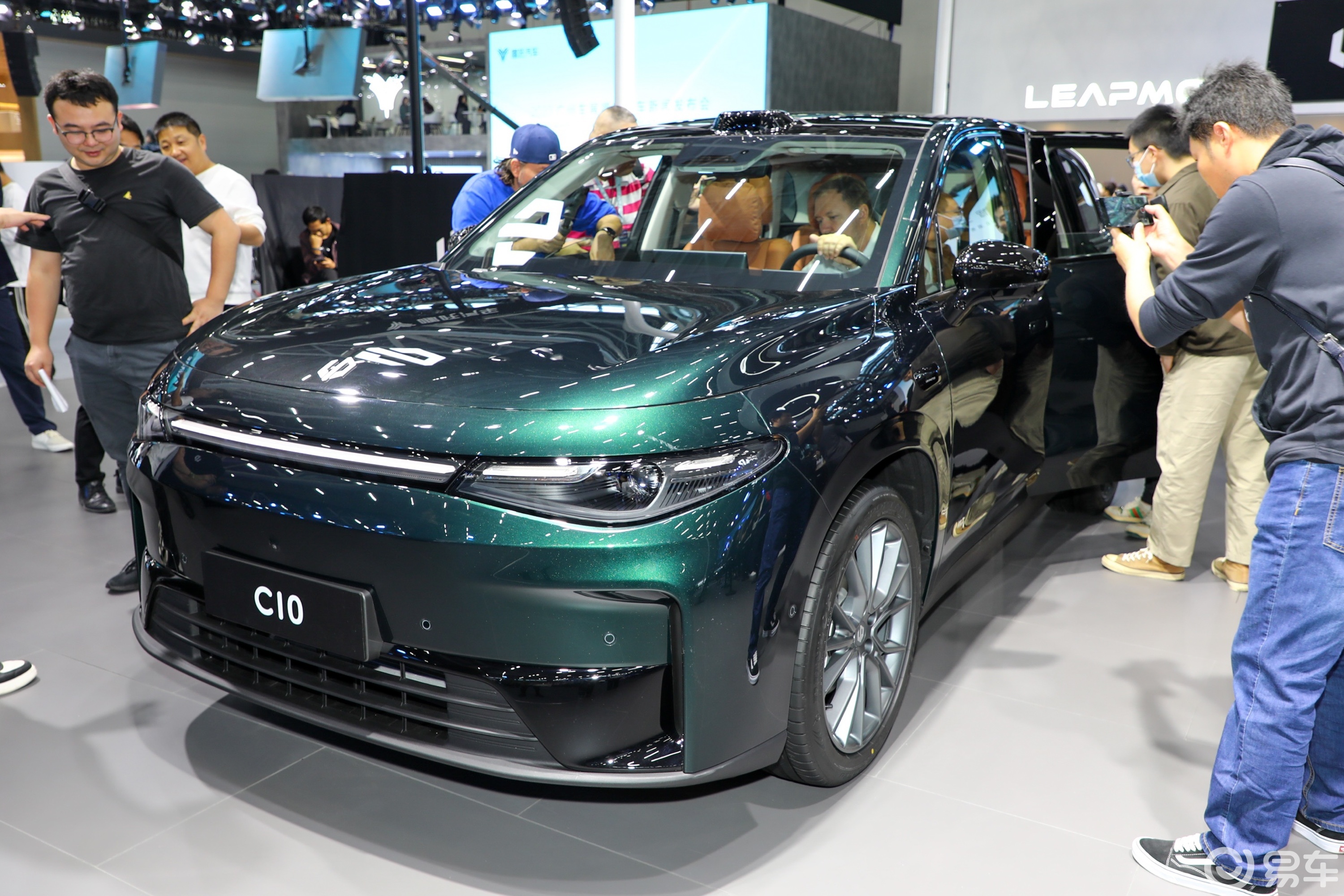 【零跑C10图片-汽车图片大全】-易车