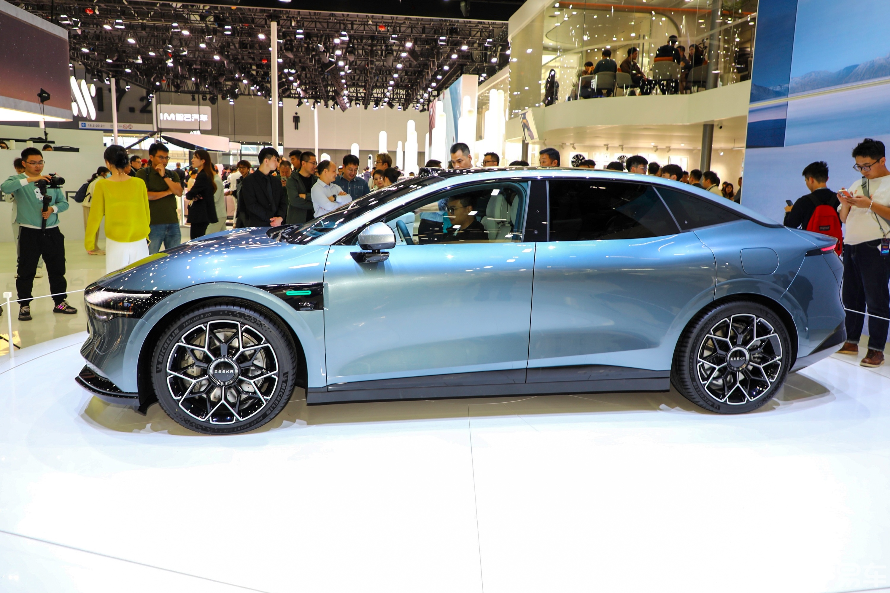 【ZEEKR 007图片-汽车图片大全】-易车