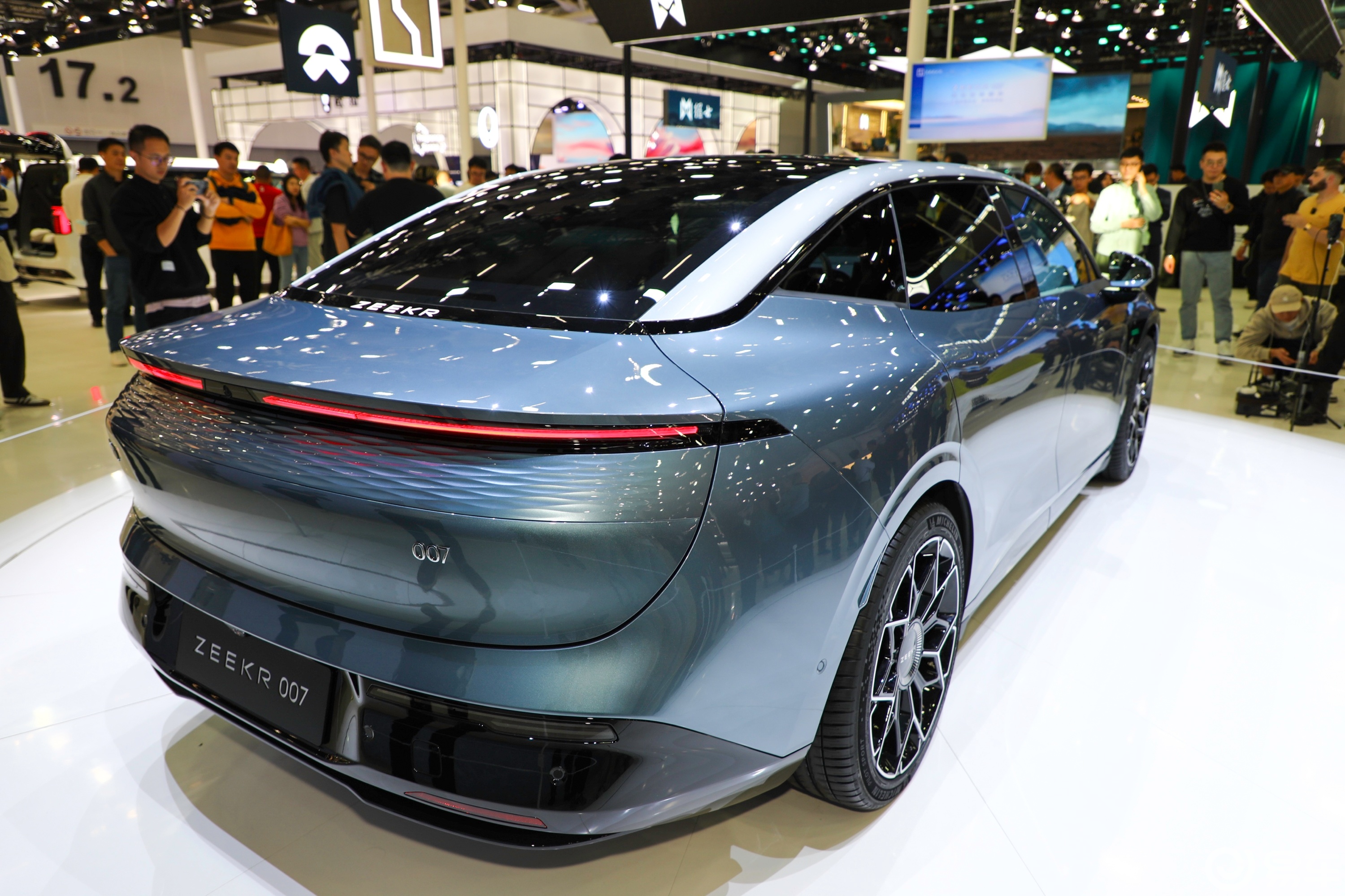 【ZEEKR 007图片-汽车图片大全】-易车