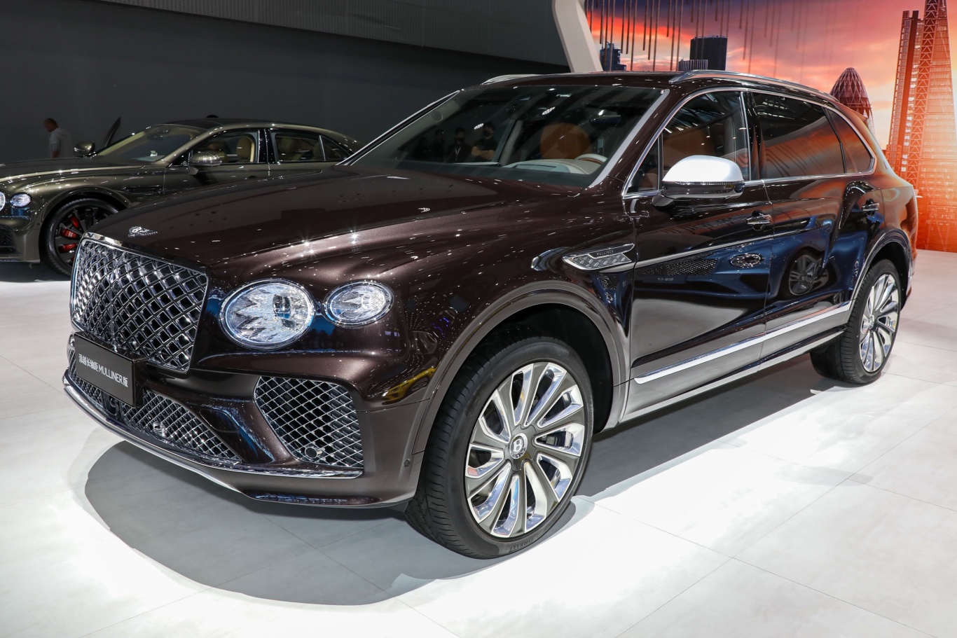 【添越4.0T V8 长轴距MULLINER版外观图片-汽车图片大全】-易车