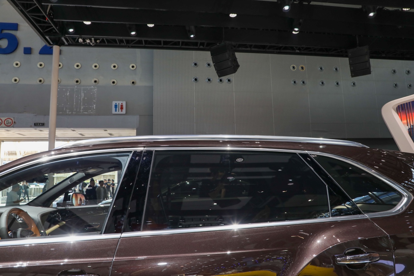 【添越4.0T V8 长轴距MULLINER版外观图片-汽车图片大全】-易车